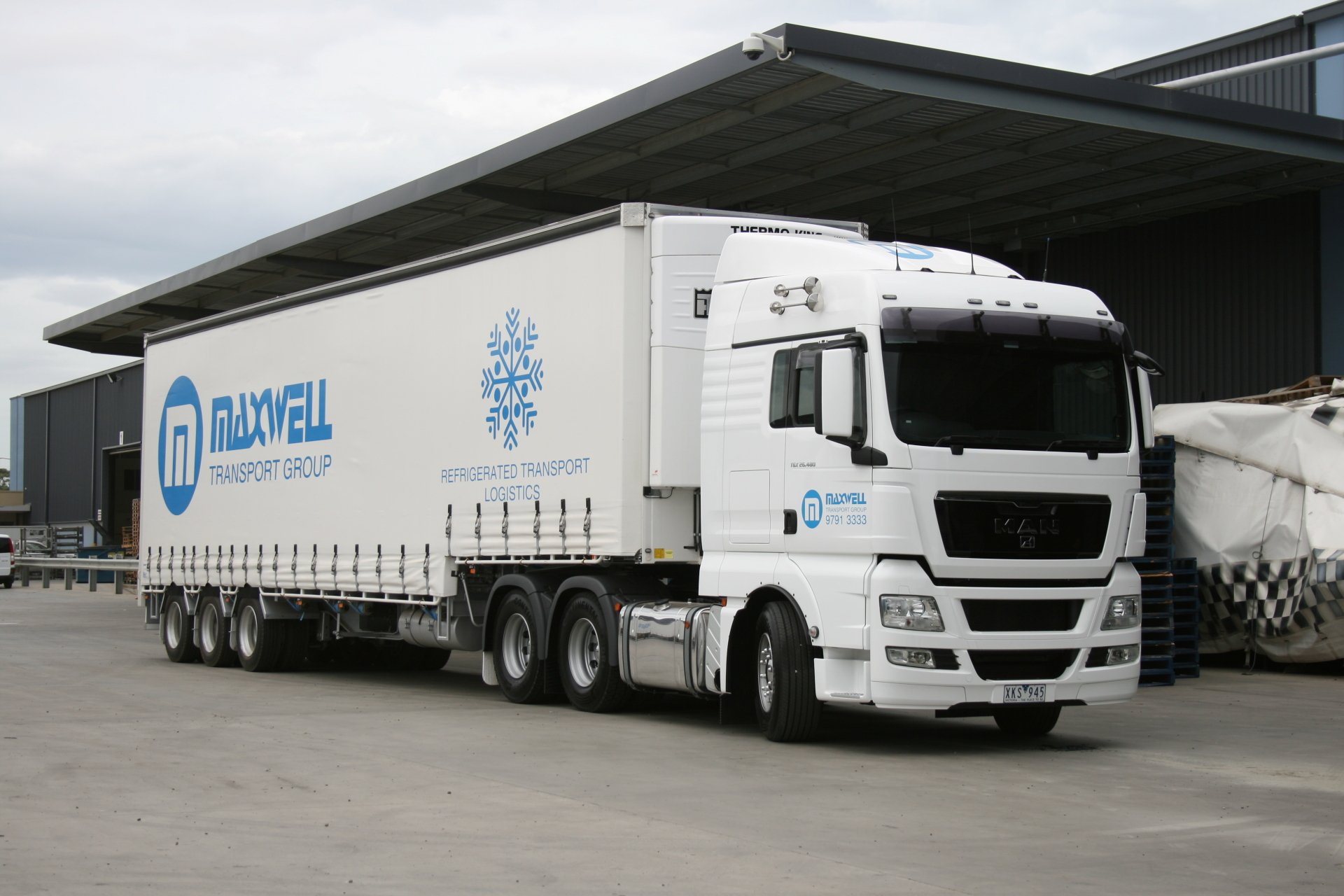 Download Vehicle Man 4k Ultra HD Wallpaper