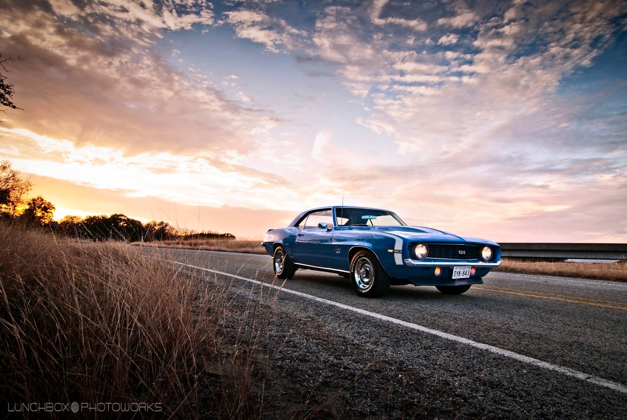 Chevrolet Camaro HD Wallpaper – Classic Muscle Meets Open Road Majesty