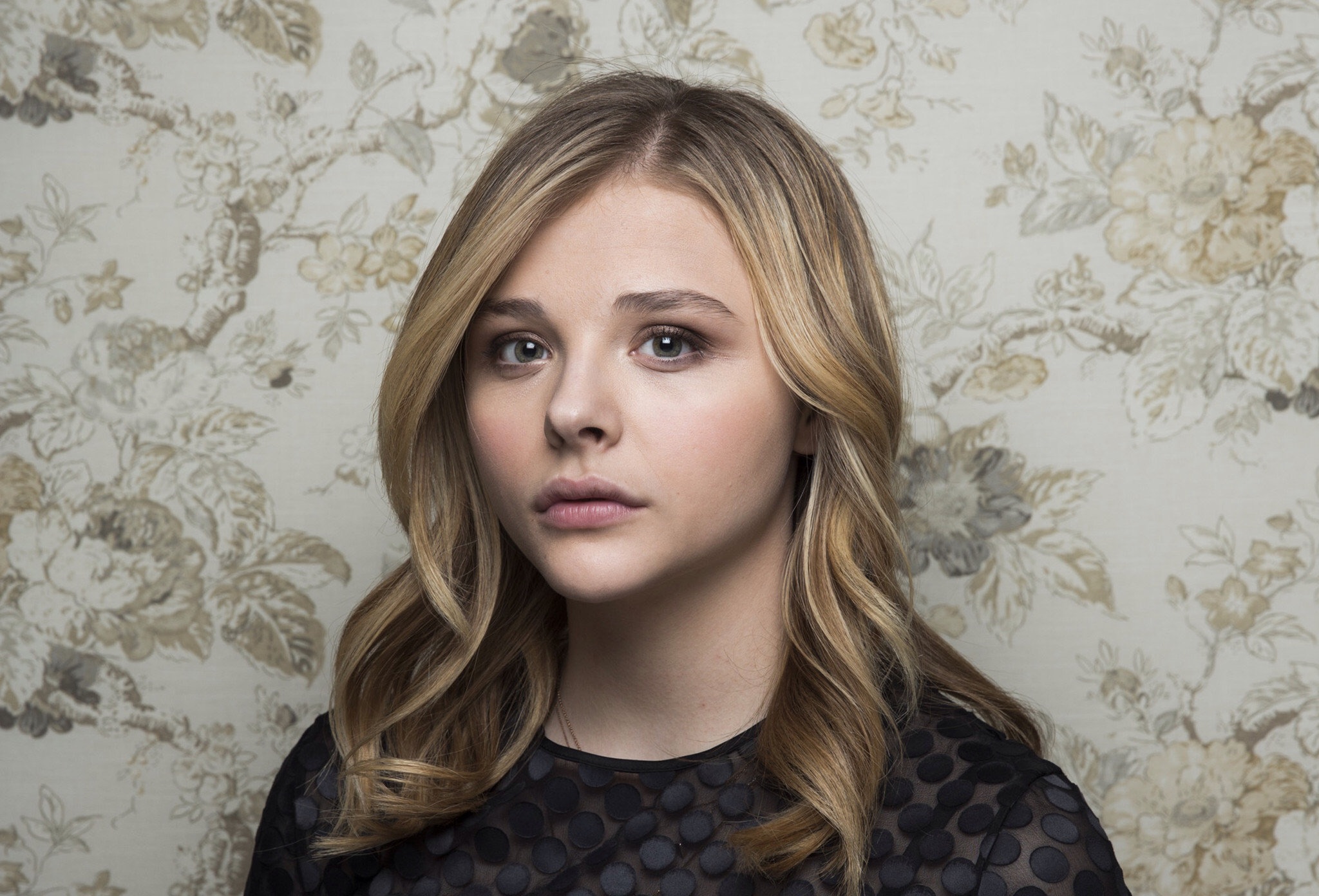 Chloë Grace Moretz HD Celebrity Portrait Wallpaper