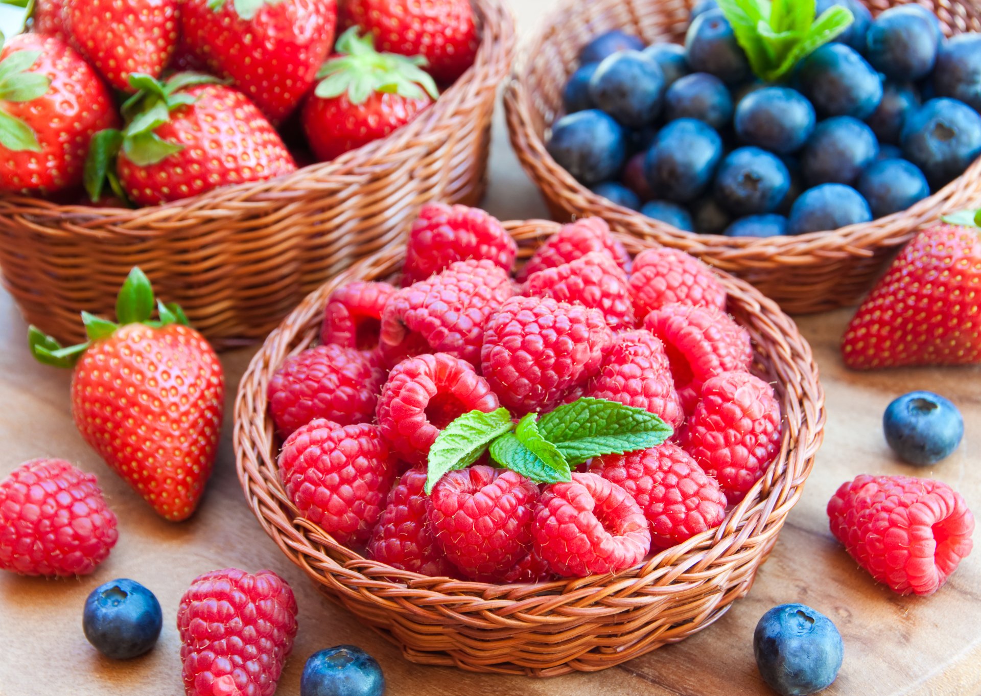 Vibrant Berry Baskets: A 4K Ultra HD Delight