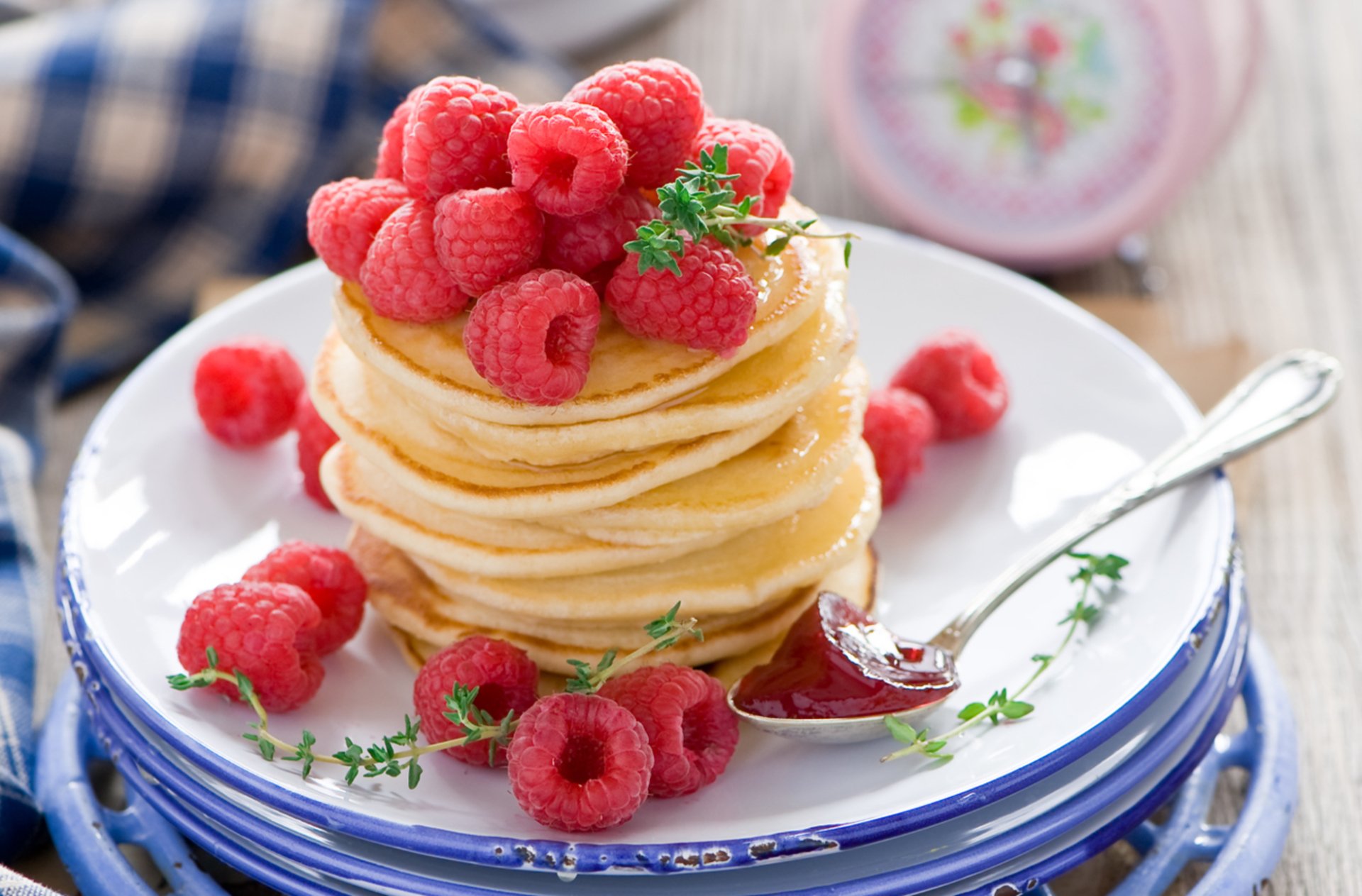 Fluffy Pancakes with Fresh Raspberries - HD Food Wallpaper