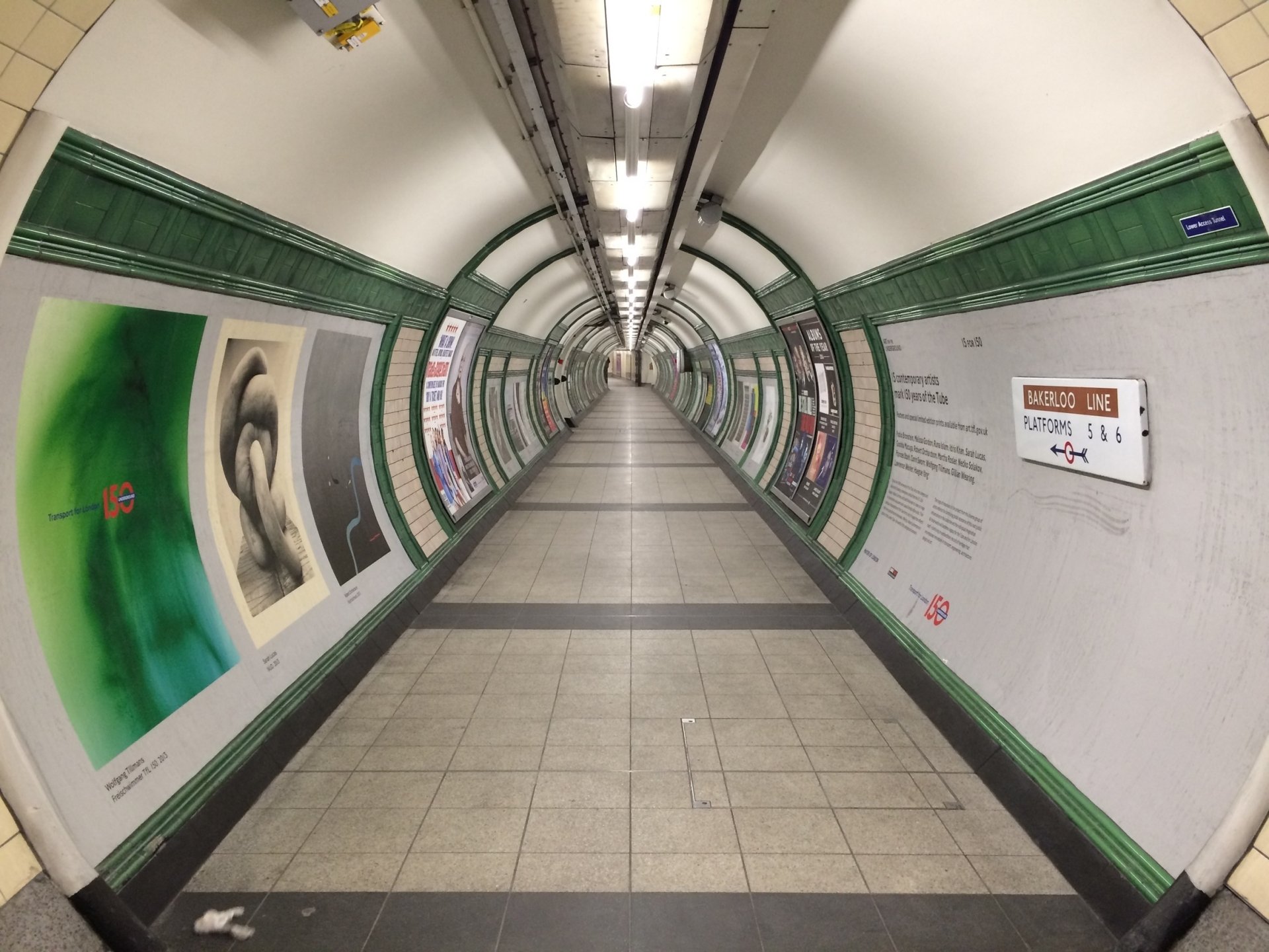 London Underground Tunnel: Infinite Subway Walkway HD Wallpaper by Unsplash