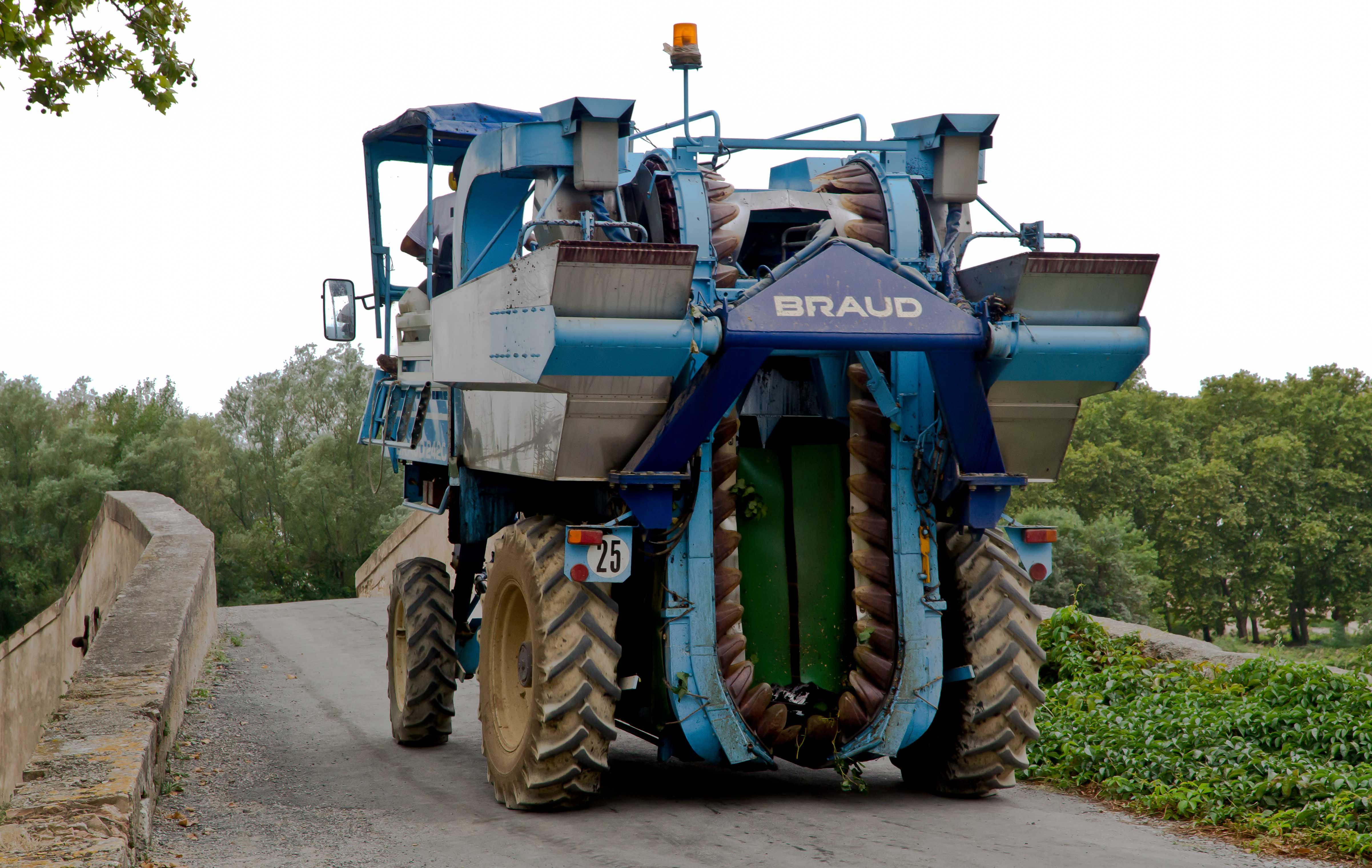 Download Vehicle Braud 4k Ultra HD Wallpaper