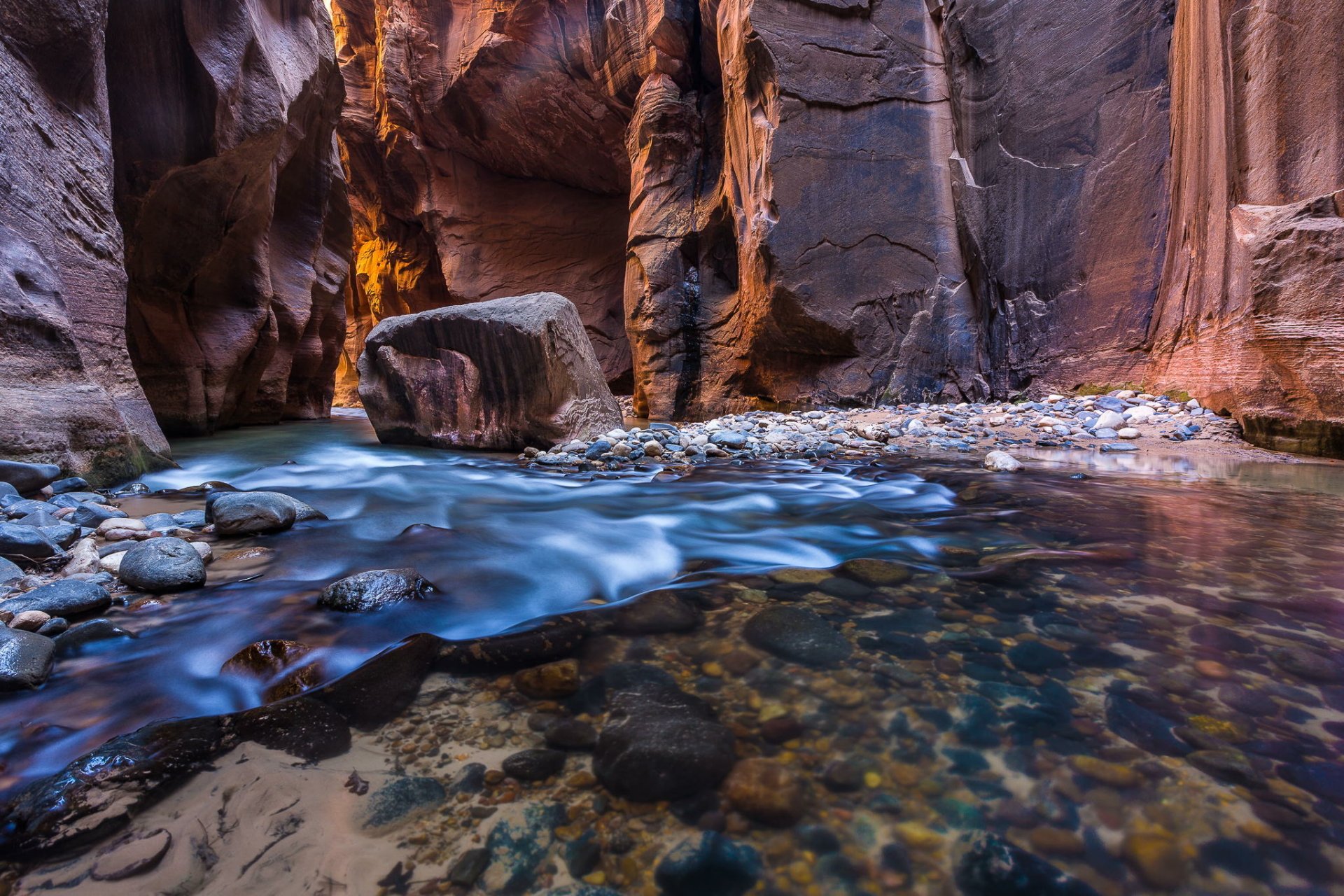 Serene Canyon River HD Wallpaper: Nature's Tranquil Flow