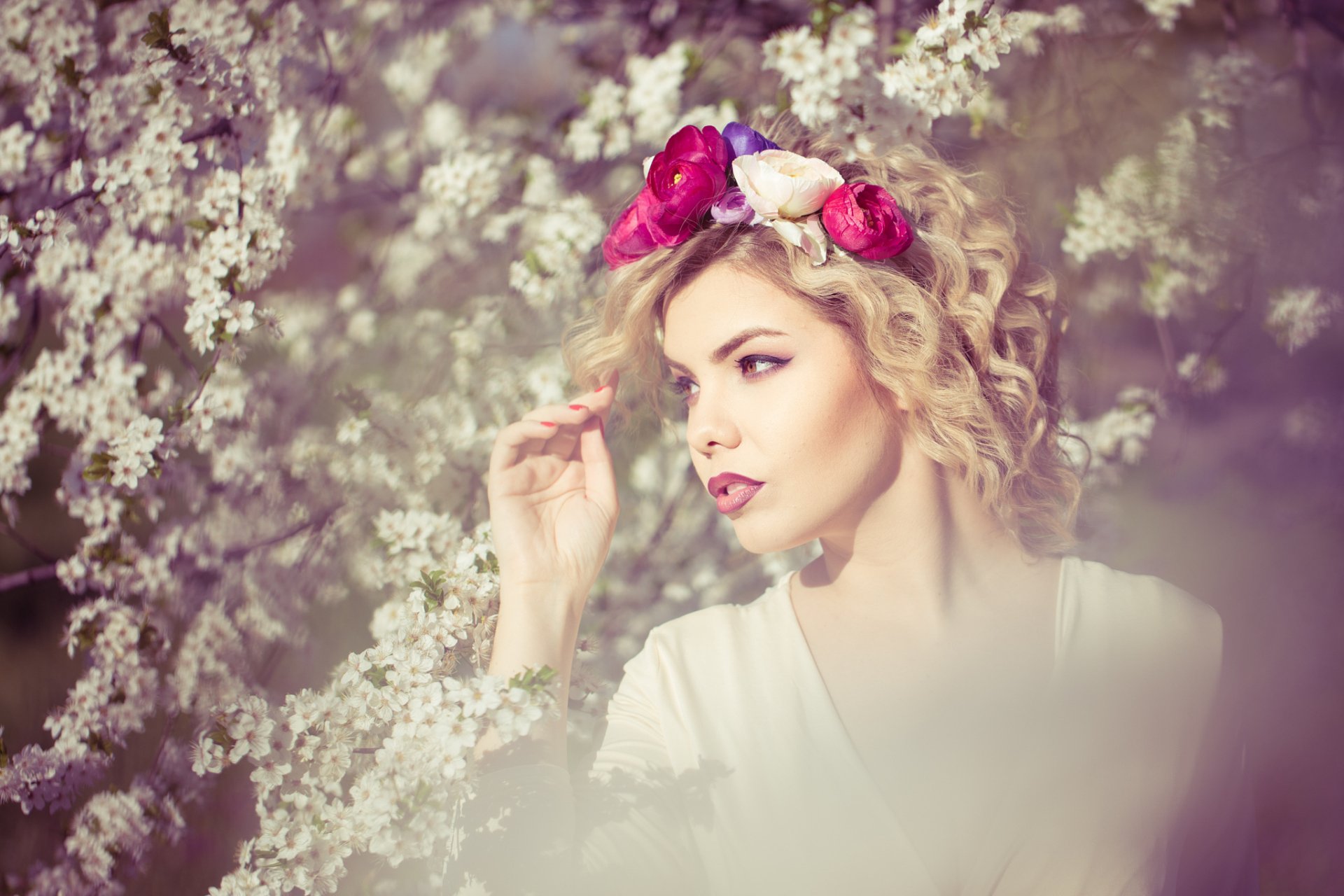 Download Blossom Wreath Lipstick Bokeh Brown Eyes Blonde Model Woman ...