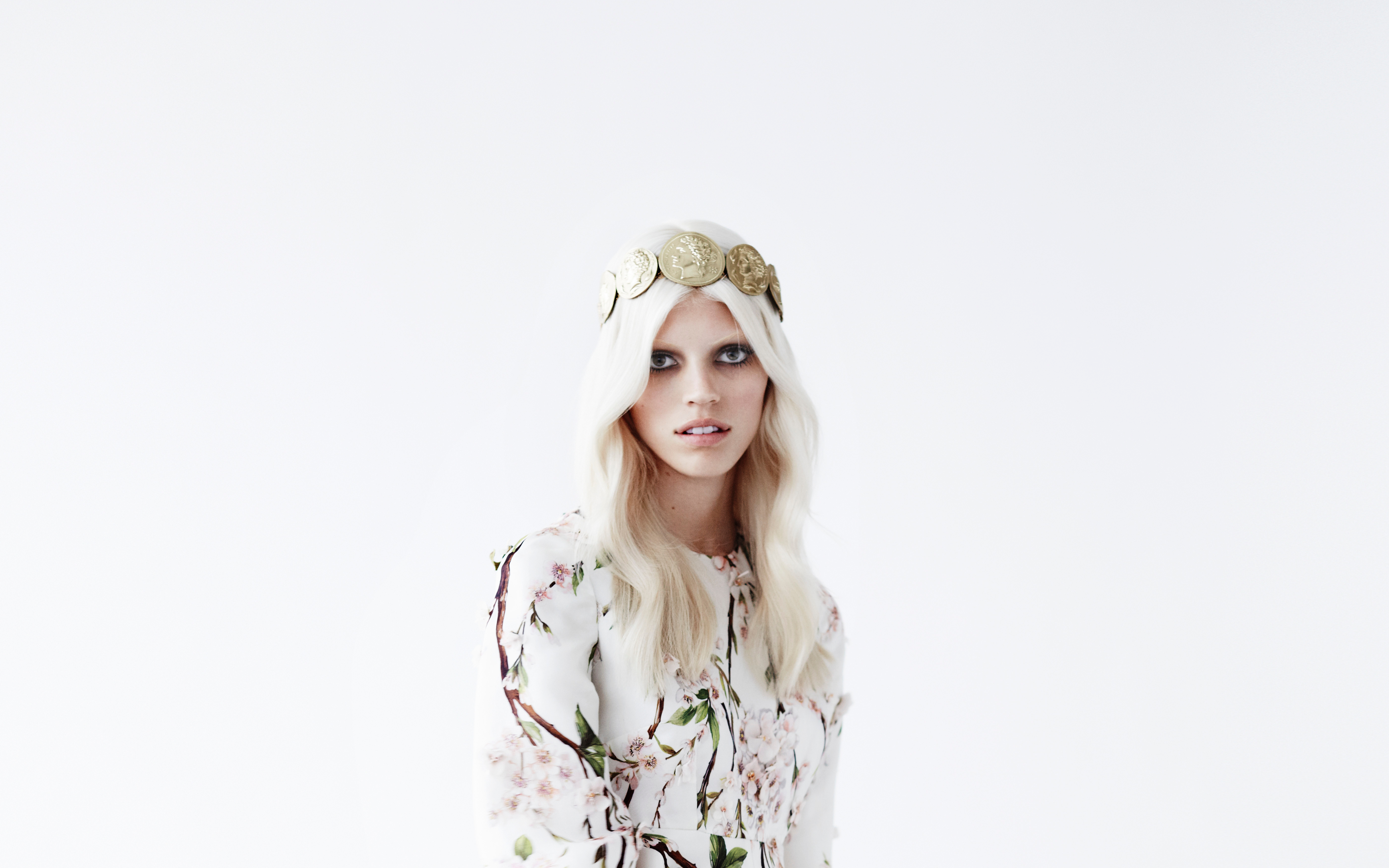 Download Blonde Dress Model American Celebrity Devon Windsor 4k Ultra ...