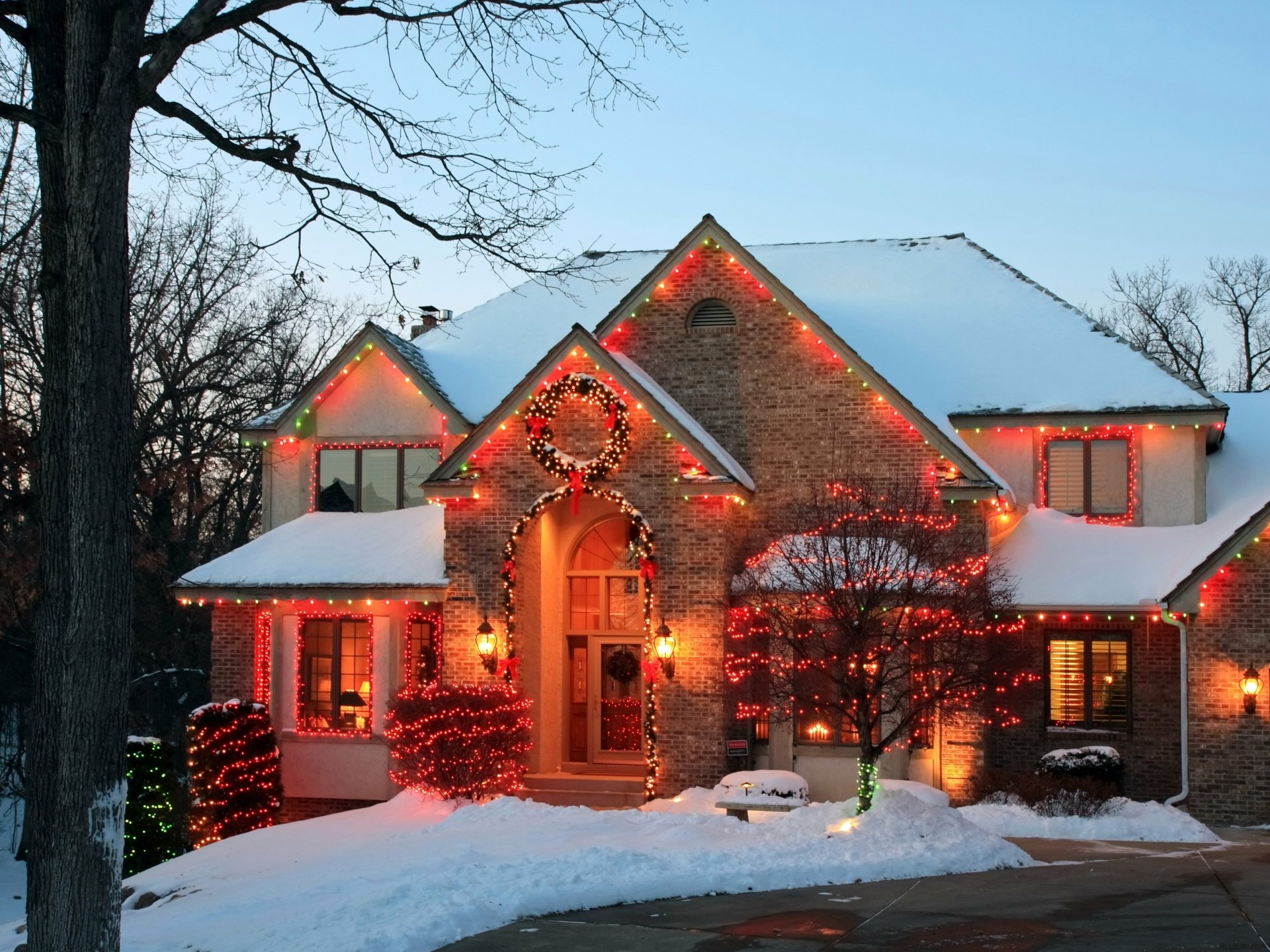 4K Ultra HD Snowy Christmas House with Twinkling Tree Lights
