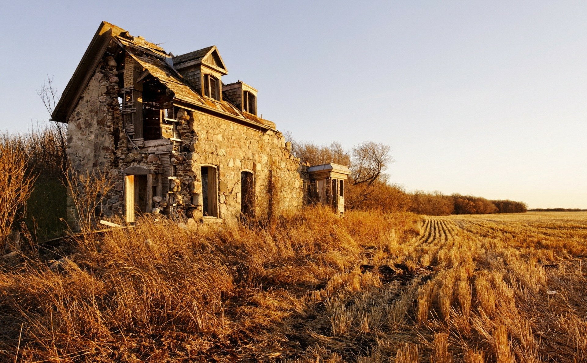 Golden Ruins: Abandoned Farmhouse HD Wallpaper