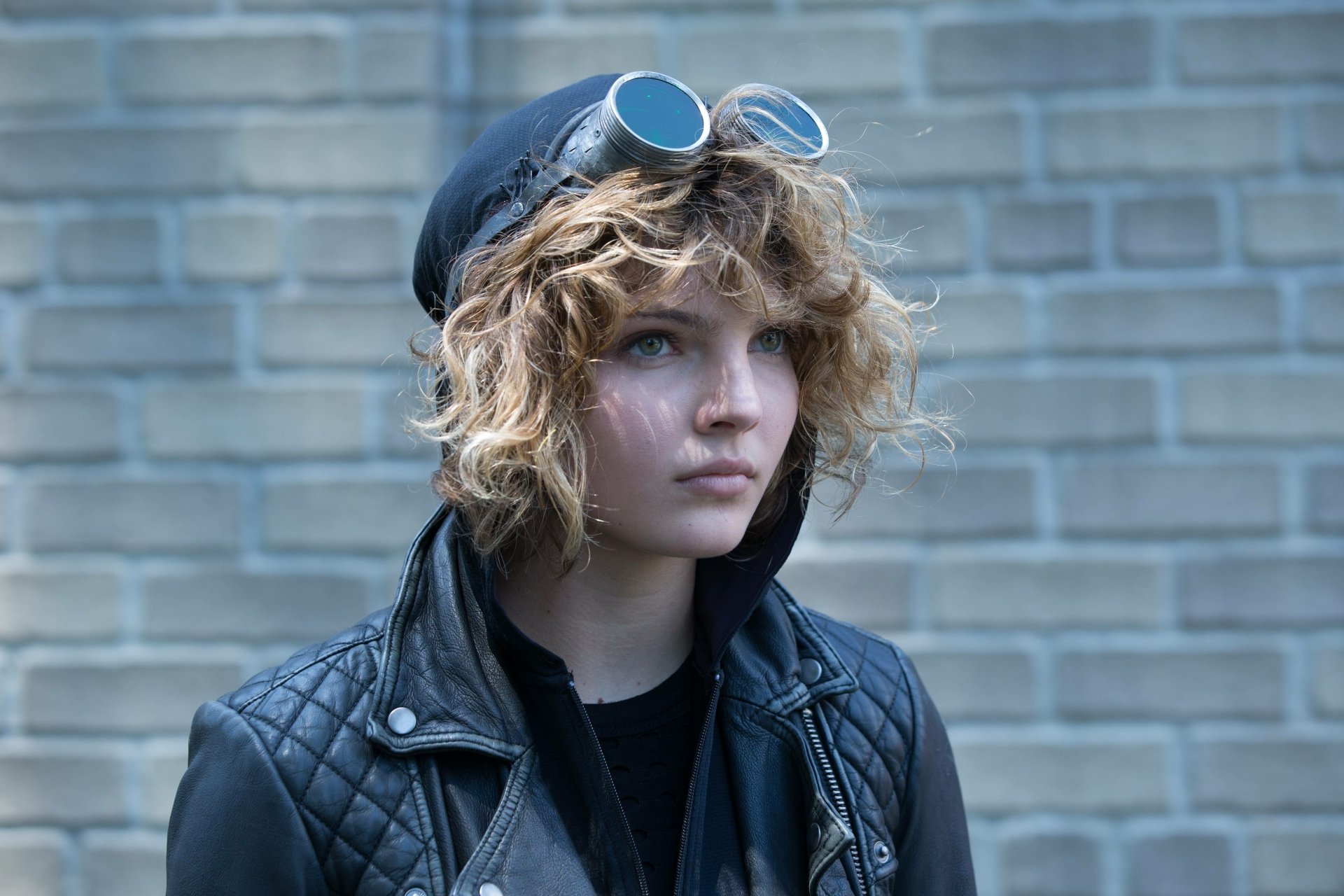 Camren Bicondova as Catwoman Selina Kyle – Gotham 4K Ultra HD Wallpaper