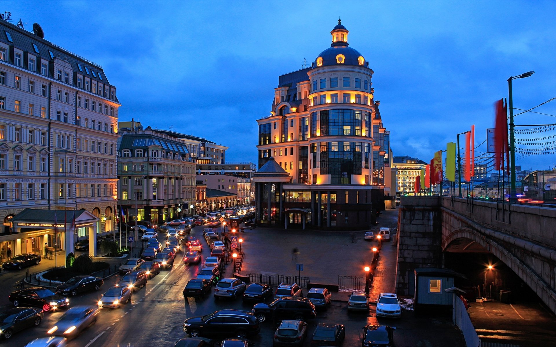 Moscow Nightlife: Illuminated Streets and Historic Buildings in HD