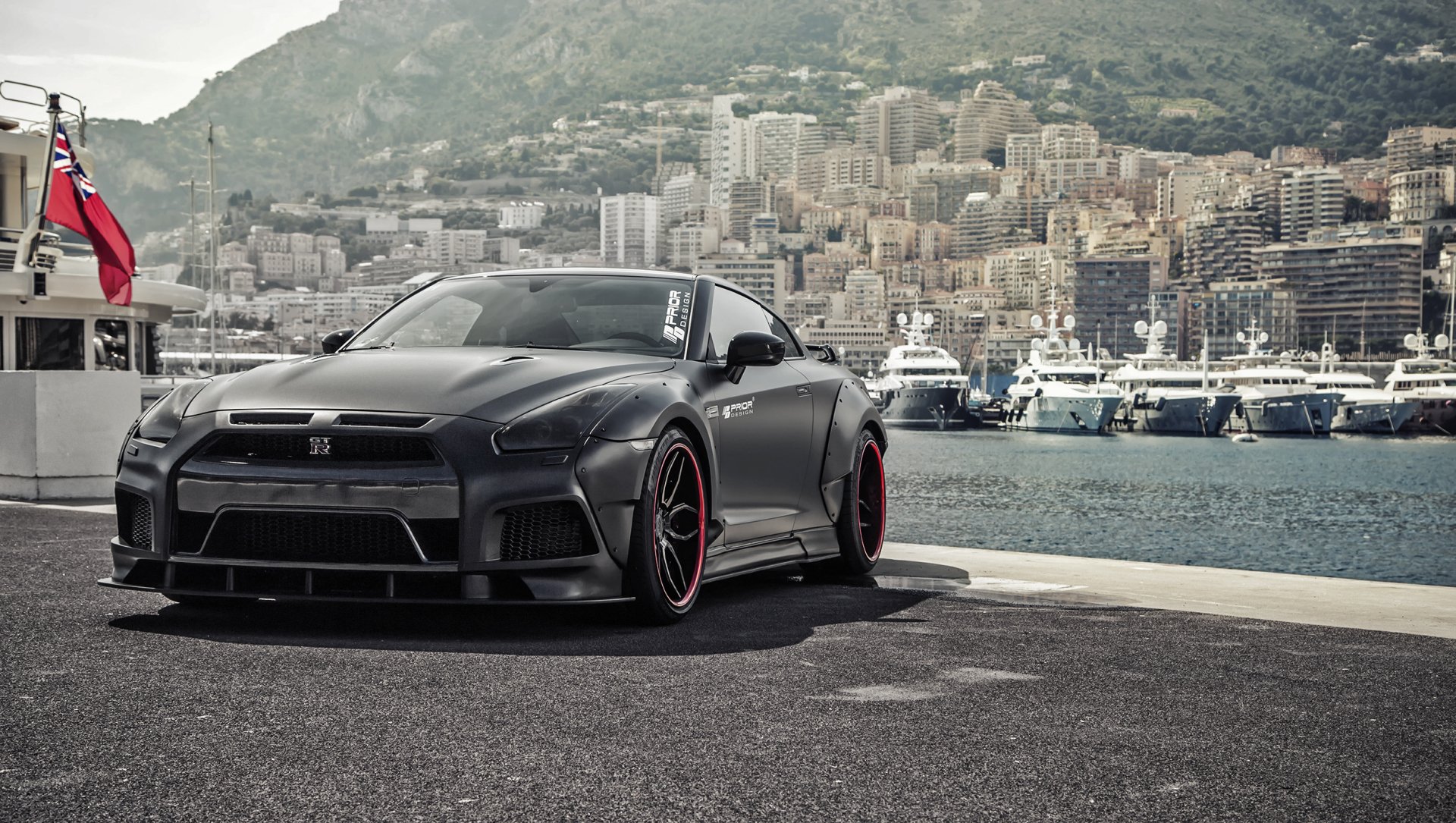 Stunning Nissan GT-R HD Wallpaper: Power Meets Elegance in Silver