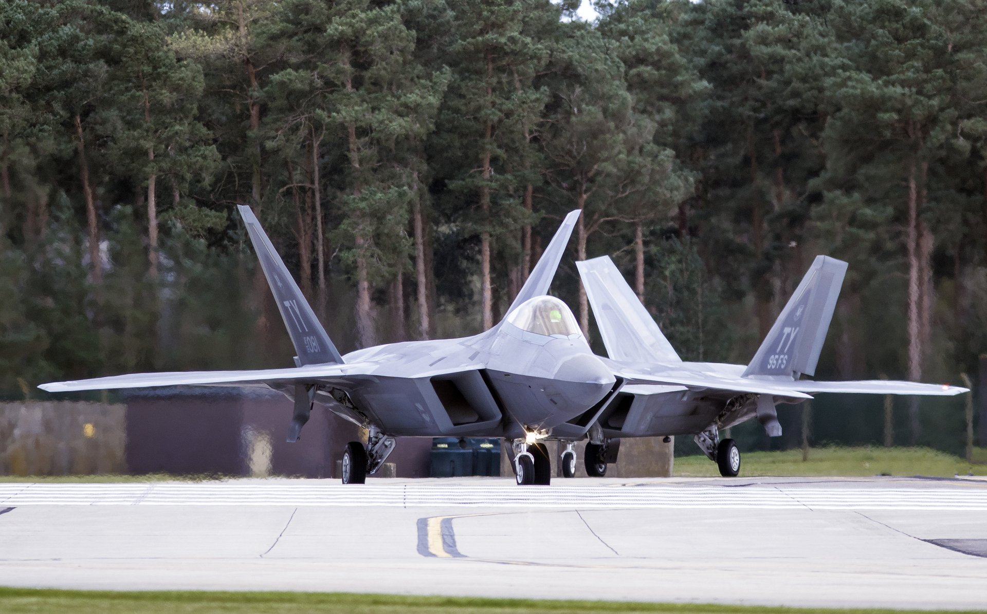 4K Ultra HD Lockheed Martin F-22 Raptor Jet Fighter - Military Warplane ...