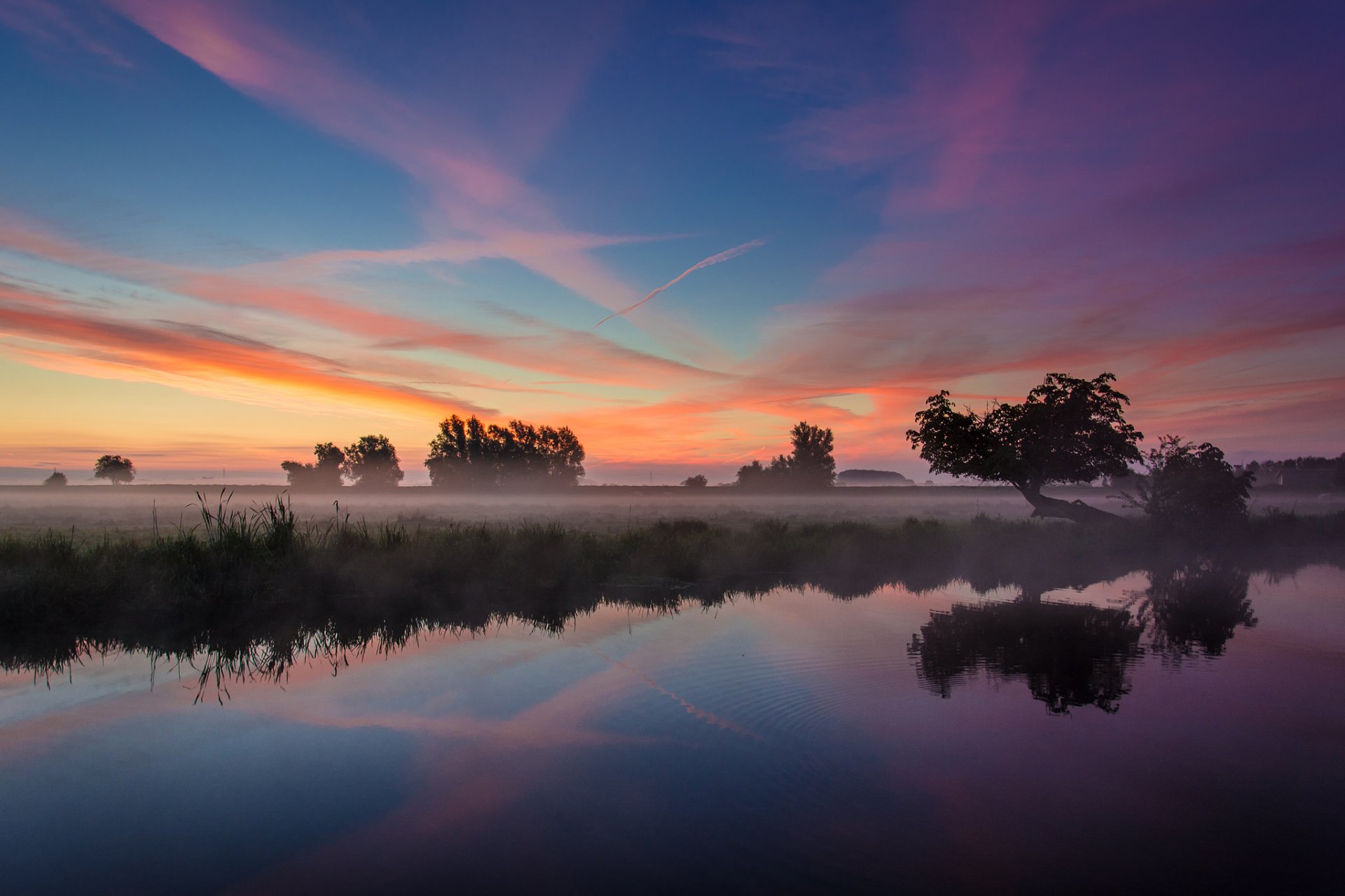 Misty Sunrise Reflection Over Tranquil Lake – Stunning HD Nature ...