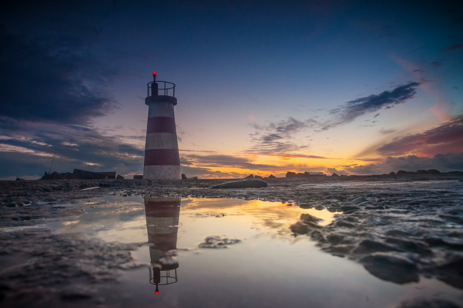 Lighthouse Reflections: Serene Sky HD Wallpaper