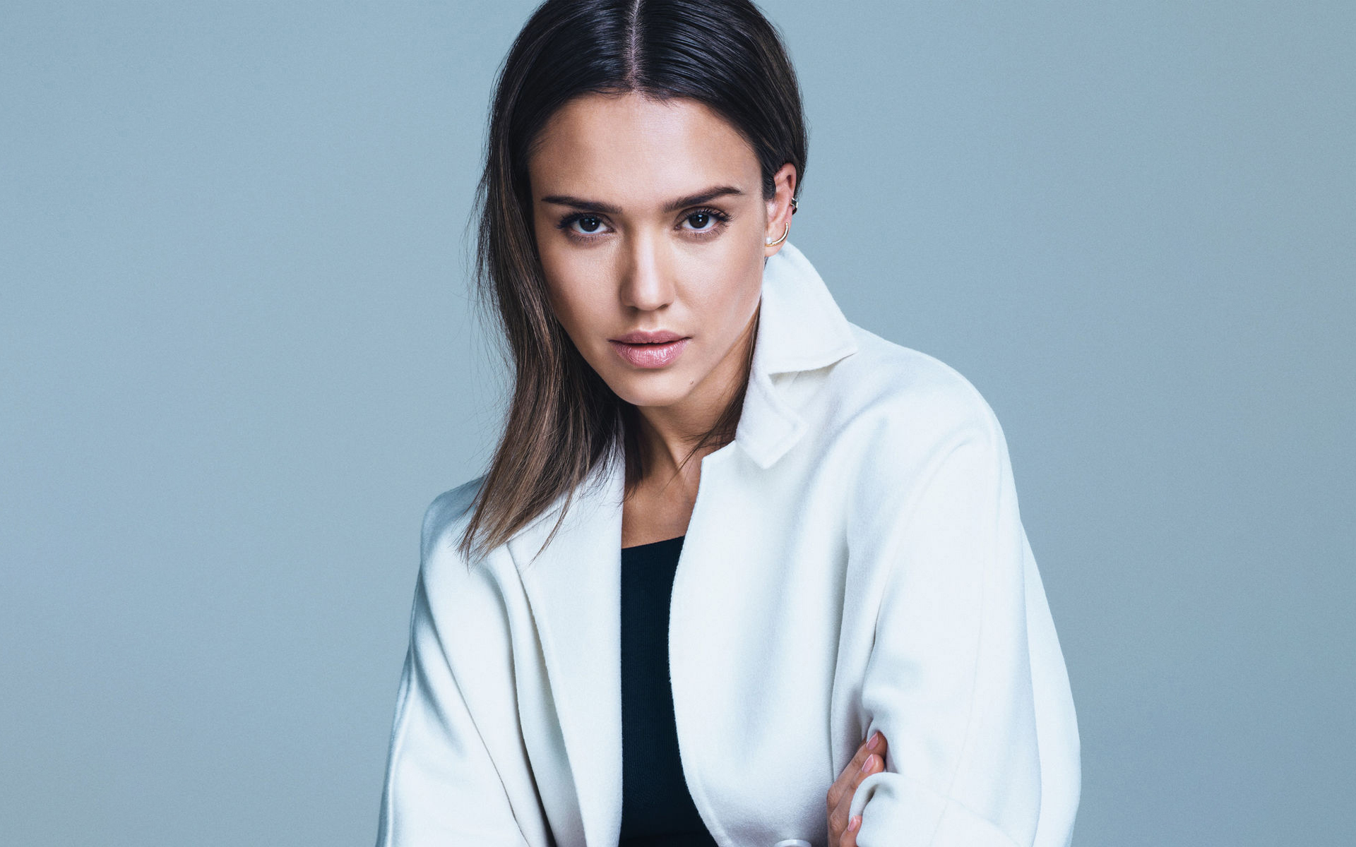 HD Celebrity Portrait: Jessica Alba, Brunette with Brown Eyes