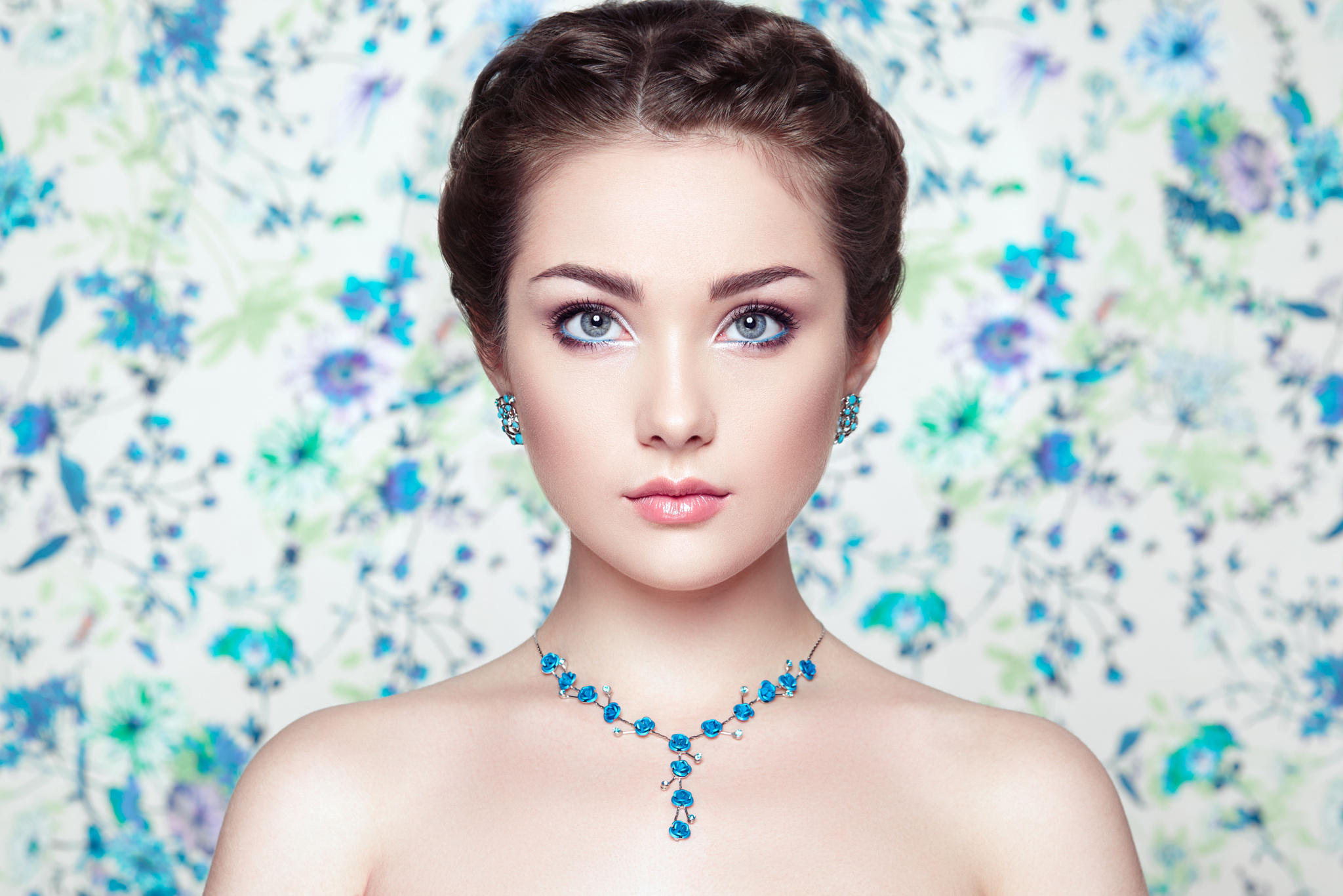 Download Face Necklace Earrings Blue Eyes Brunette Woman Model HD Wallpaper