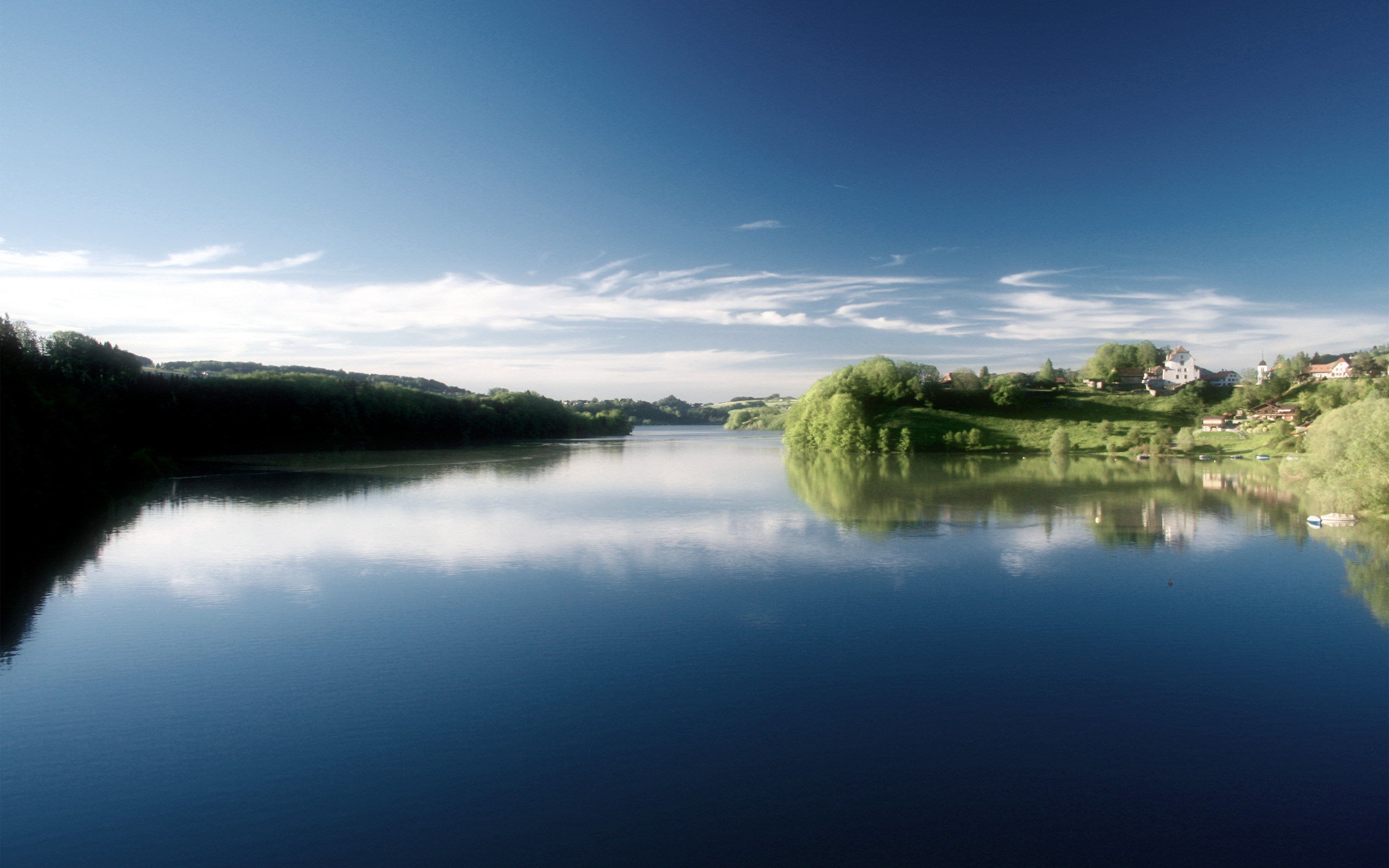 Stunning HD Reflection Photography: Serene Waterscape Wallpaper