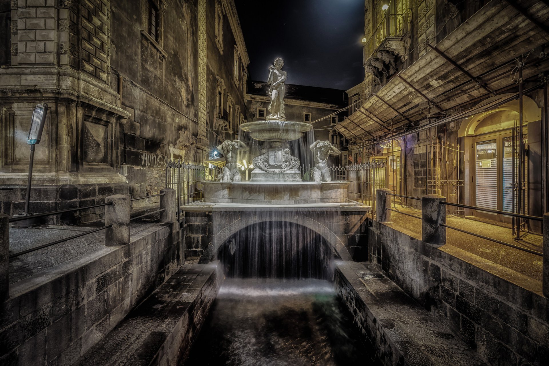 Download Statue Night Man Made Fountain HD Wallpaper | 2048x1365 ...