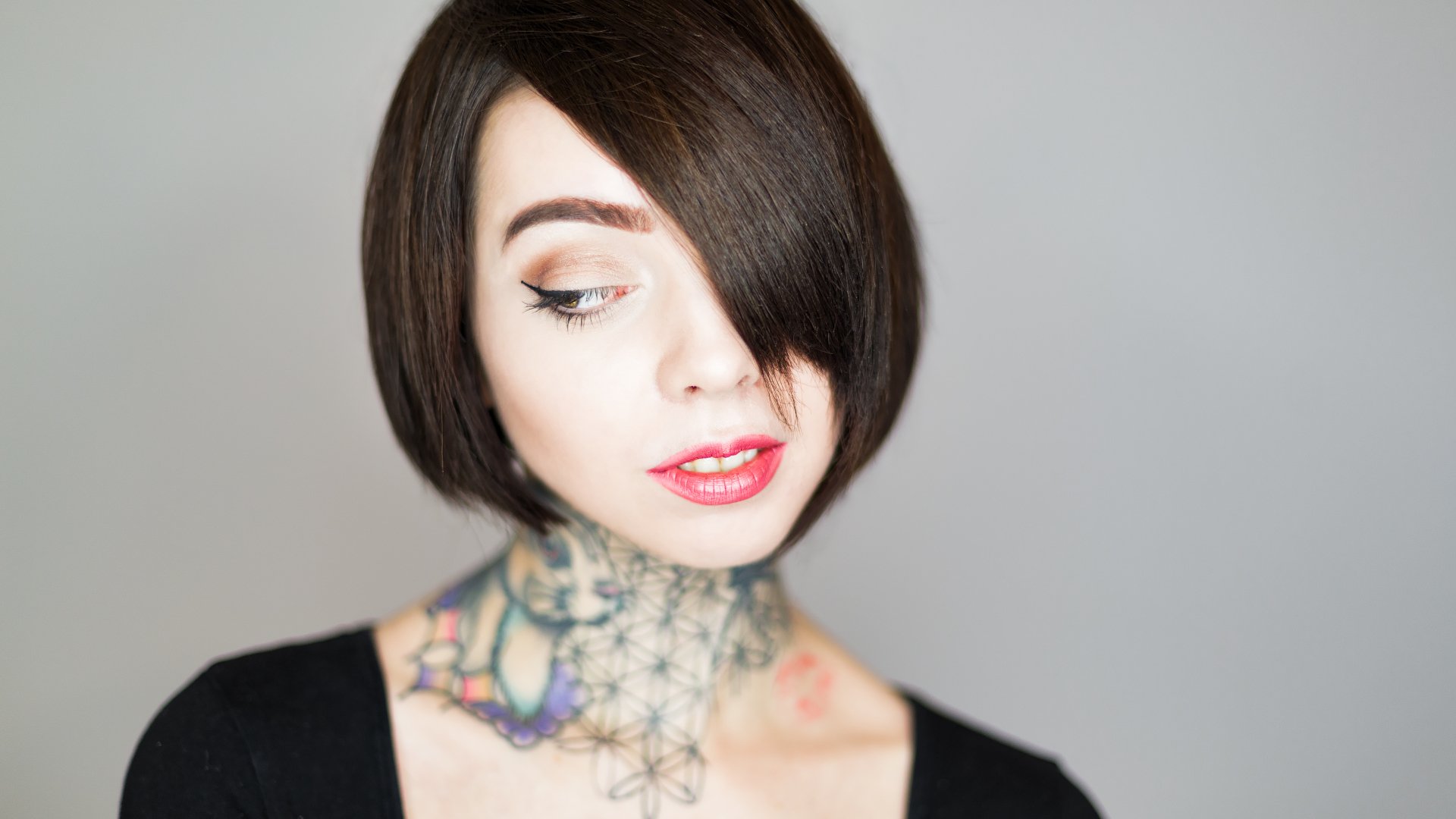Brunette Beauty: 4K Ultra HD Tattooed Model with Bold Lipstick Glow by ...