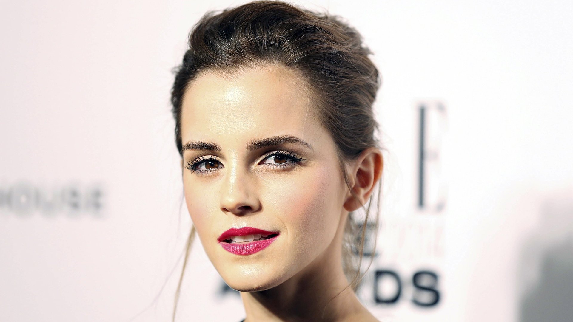 Emma Watson HD Wallpaper: Radiant Smile & Brown Eyes Glamour