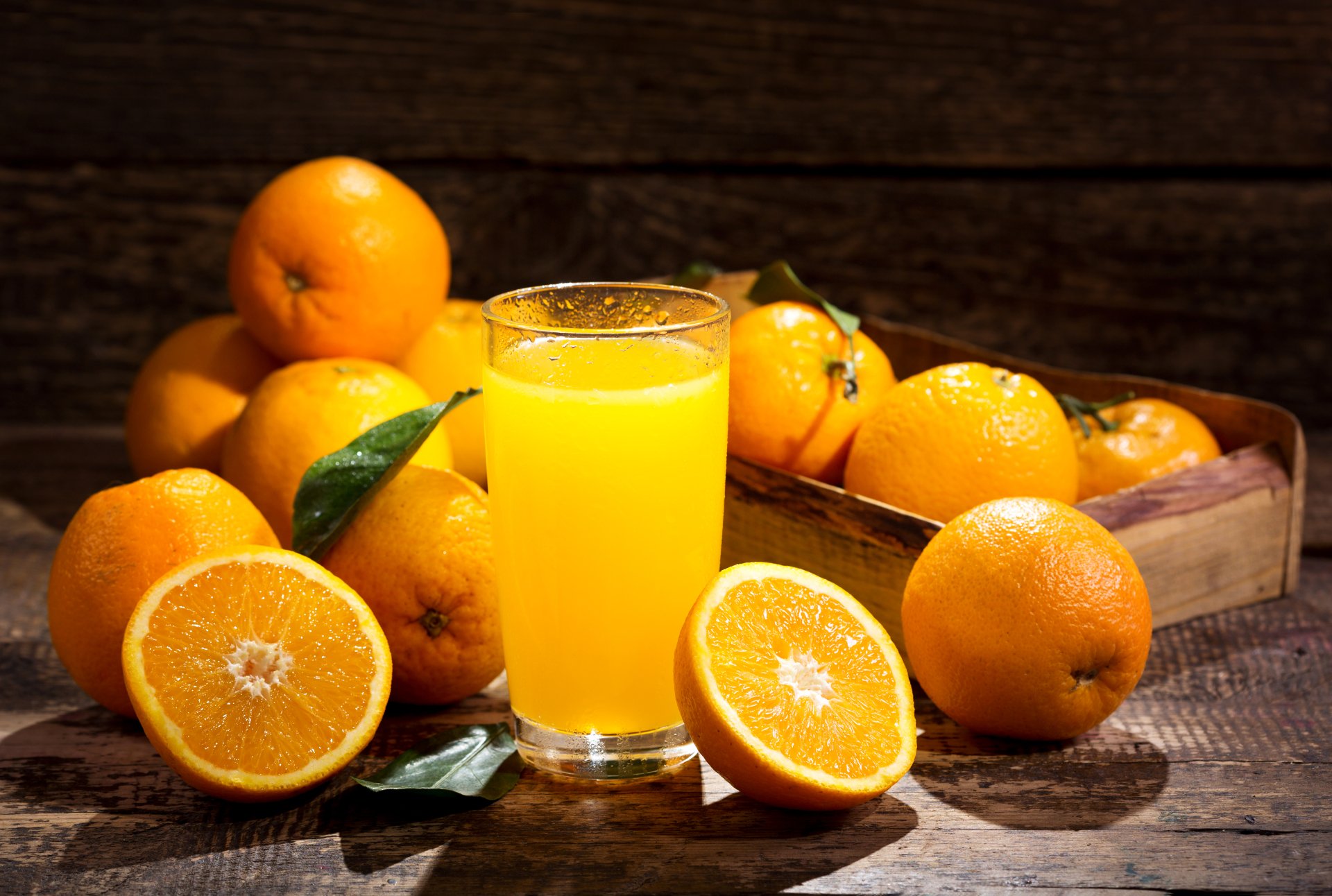 Refreshing 4K Ultra HD Orange Juice Delight in Vibrant Citrus Glow