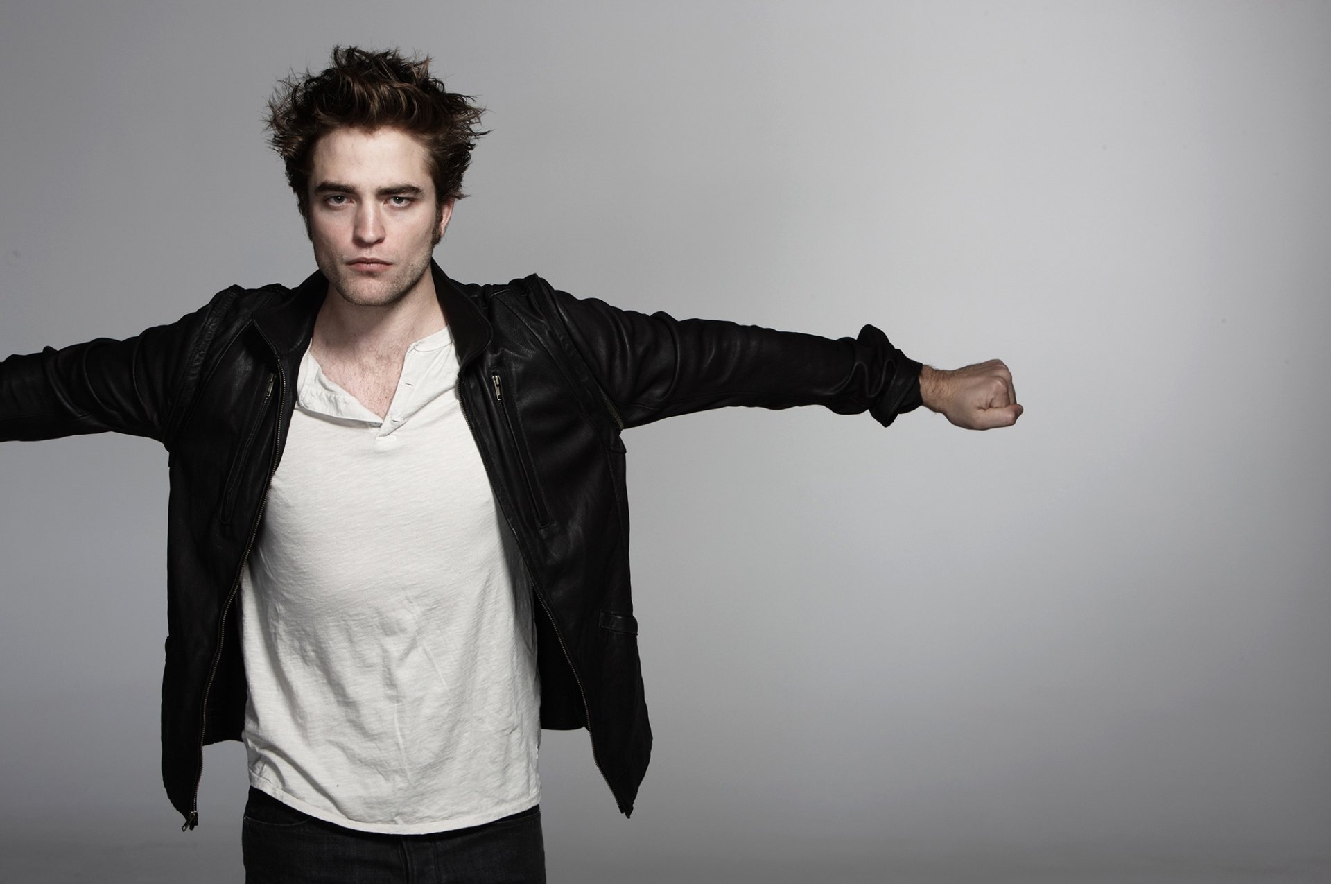 Robert Pattinson HD Wallpaper - English Actor Spotlight