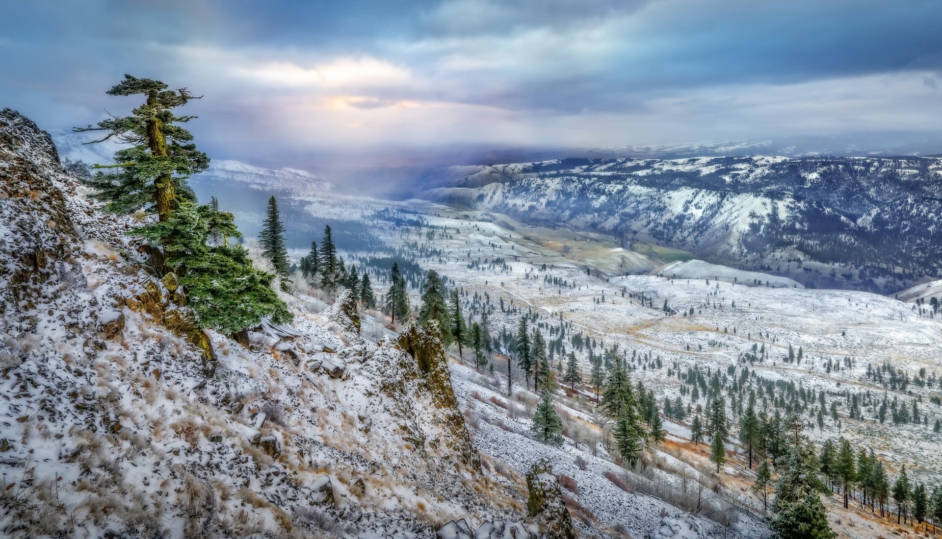 Winter Mountain Horizon — HD Valley Panorama