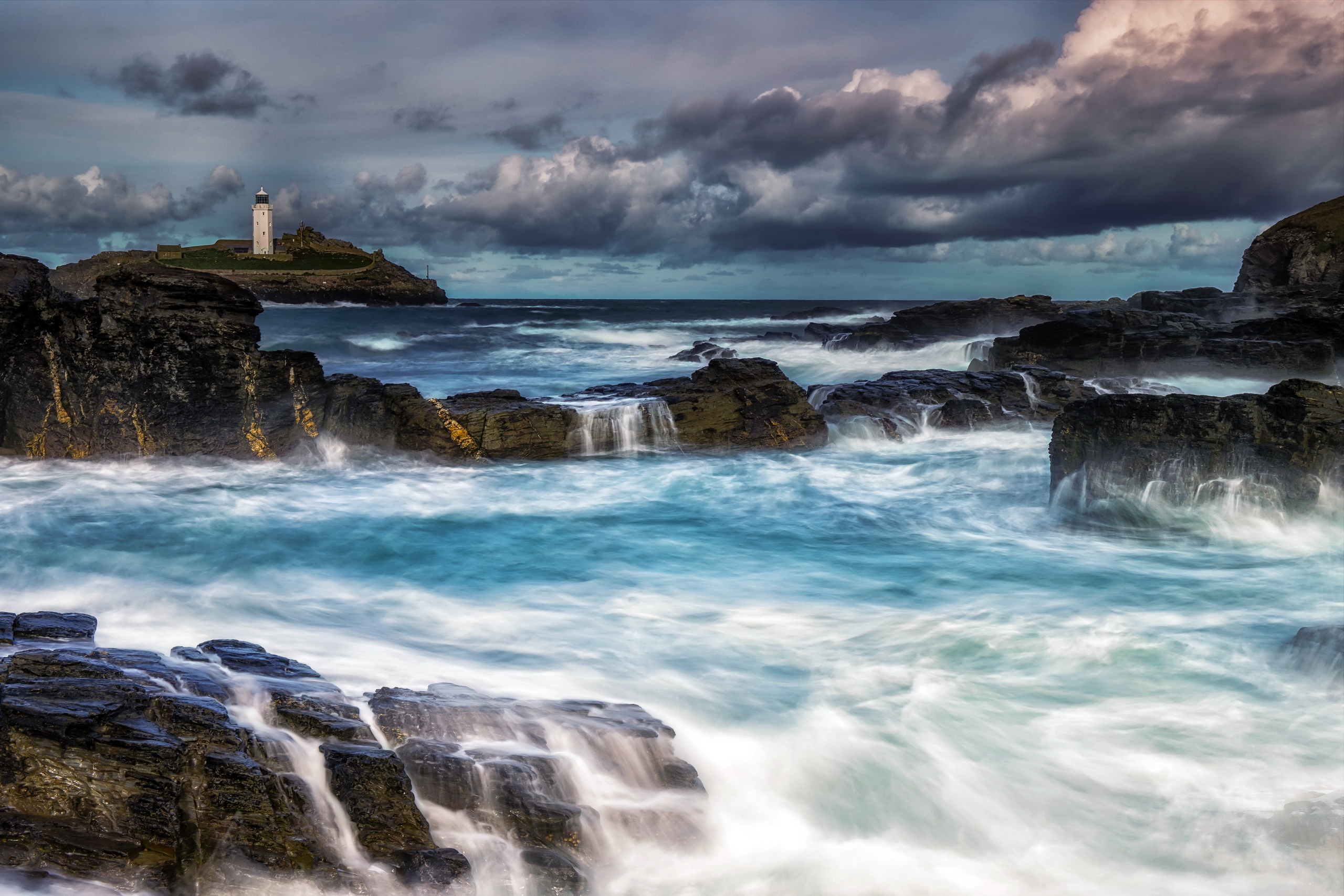 Foamy Ocean Lighthouse - HD Wallpaper
