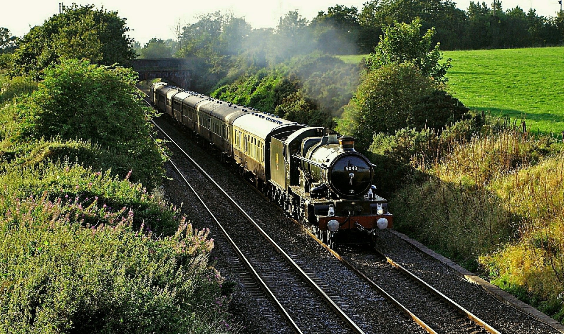 Majestic Locomotive HD Wallpaper