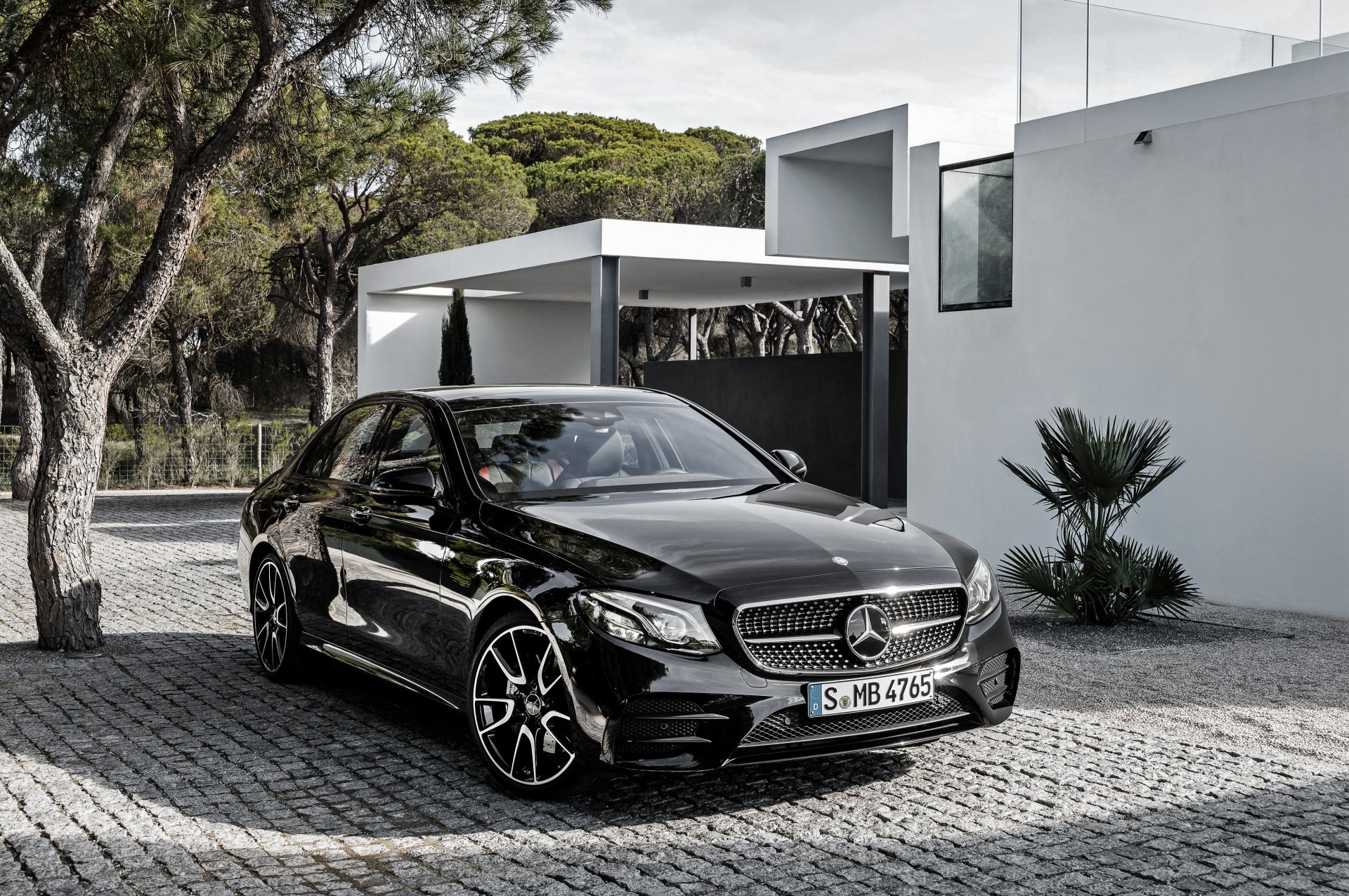 Mercedes-Benz E-Class Black Beauty 4K Ultra HD Wallpaper