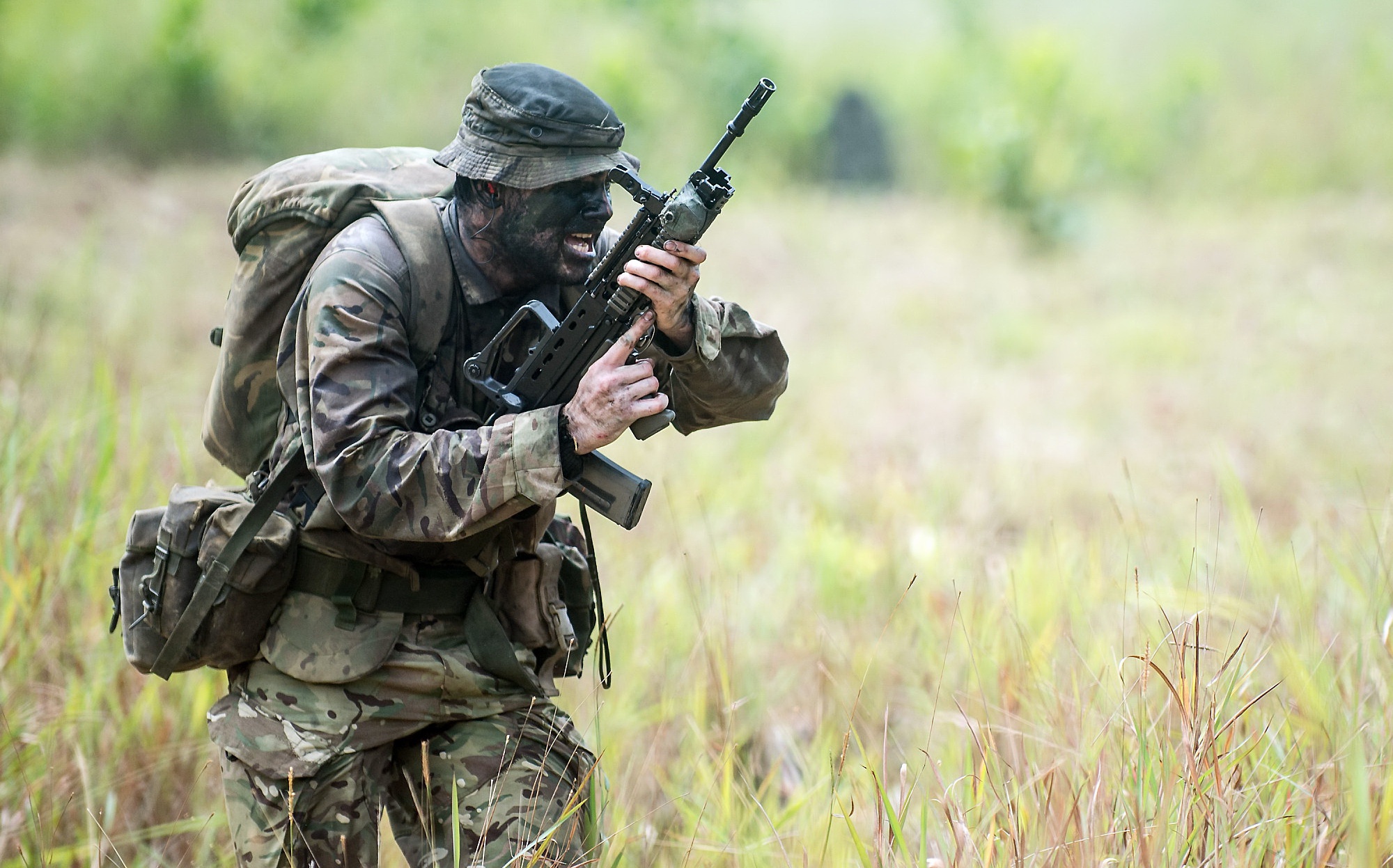 Download Assault Rifle Weapon Military Soldier HD Wallpaper