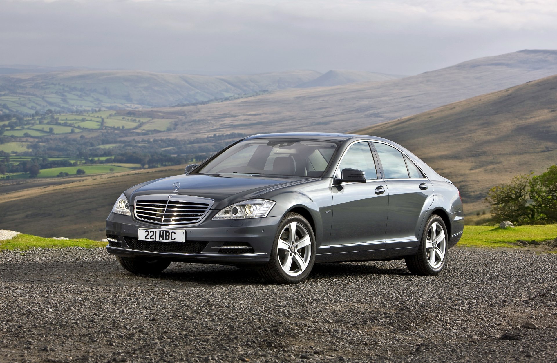 Mercedes-Benz S-Class Silver Elegance - Stunning 4K Ultra HD Wallpaper ...