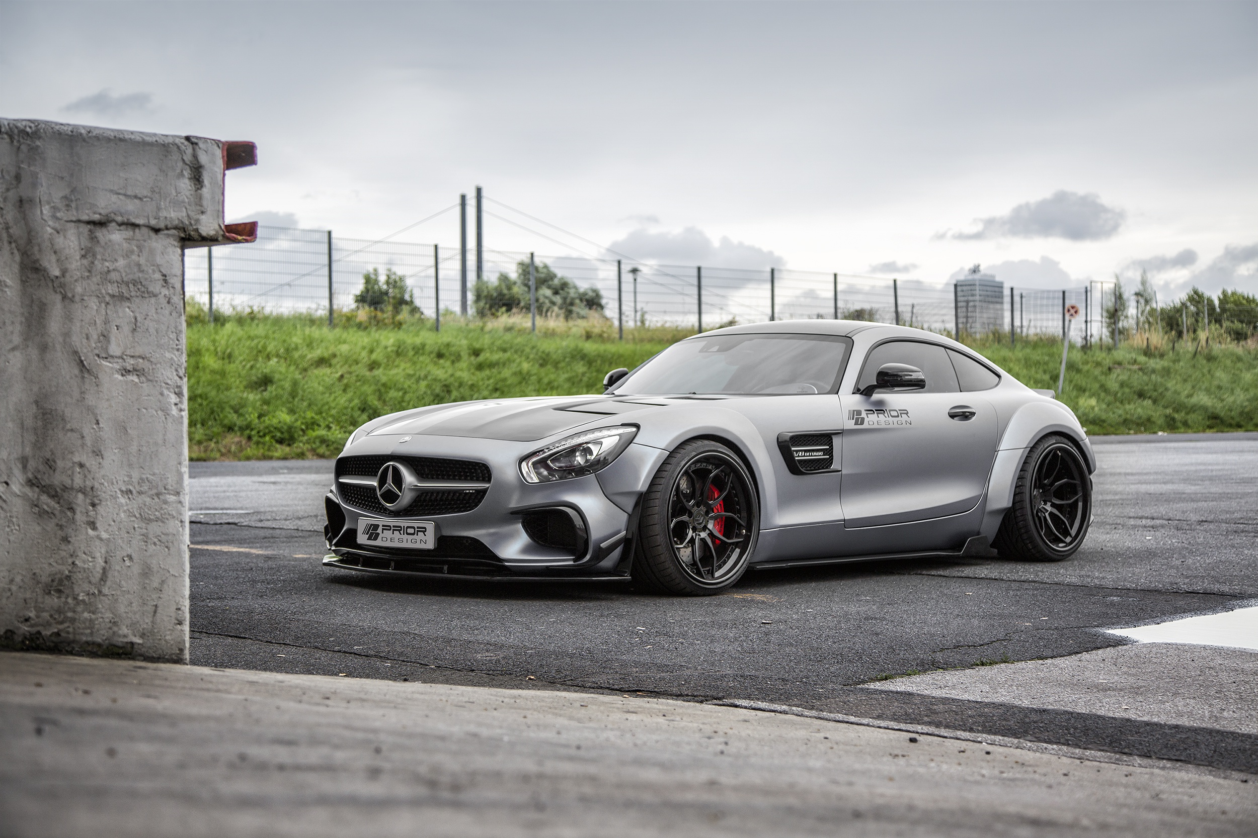 Mercedes-AMG GT Silver Supercar HD Wallpaper: Power Meets Precision