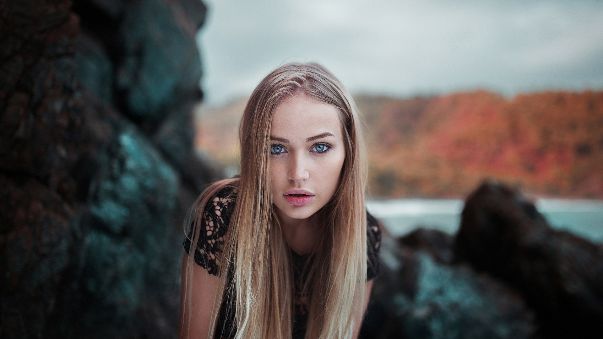 Blue-Eyed Blonde Model’s Intense Stare in Stunning Depth of Field HD ...