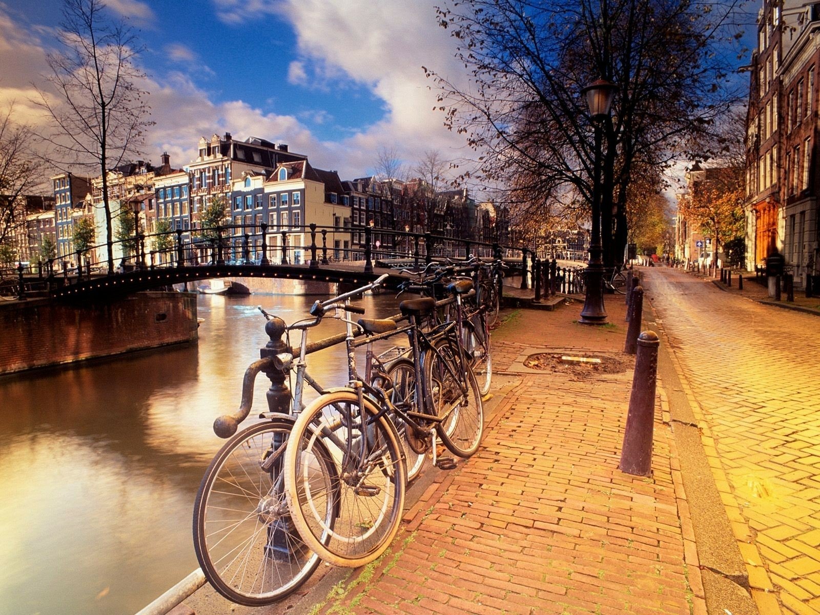 Amsterdam Canal Bikes — Dutch Cityscape HD Wallpaper | 1600x1200 ...