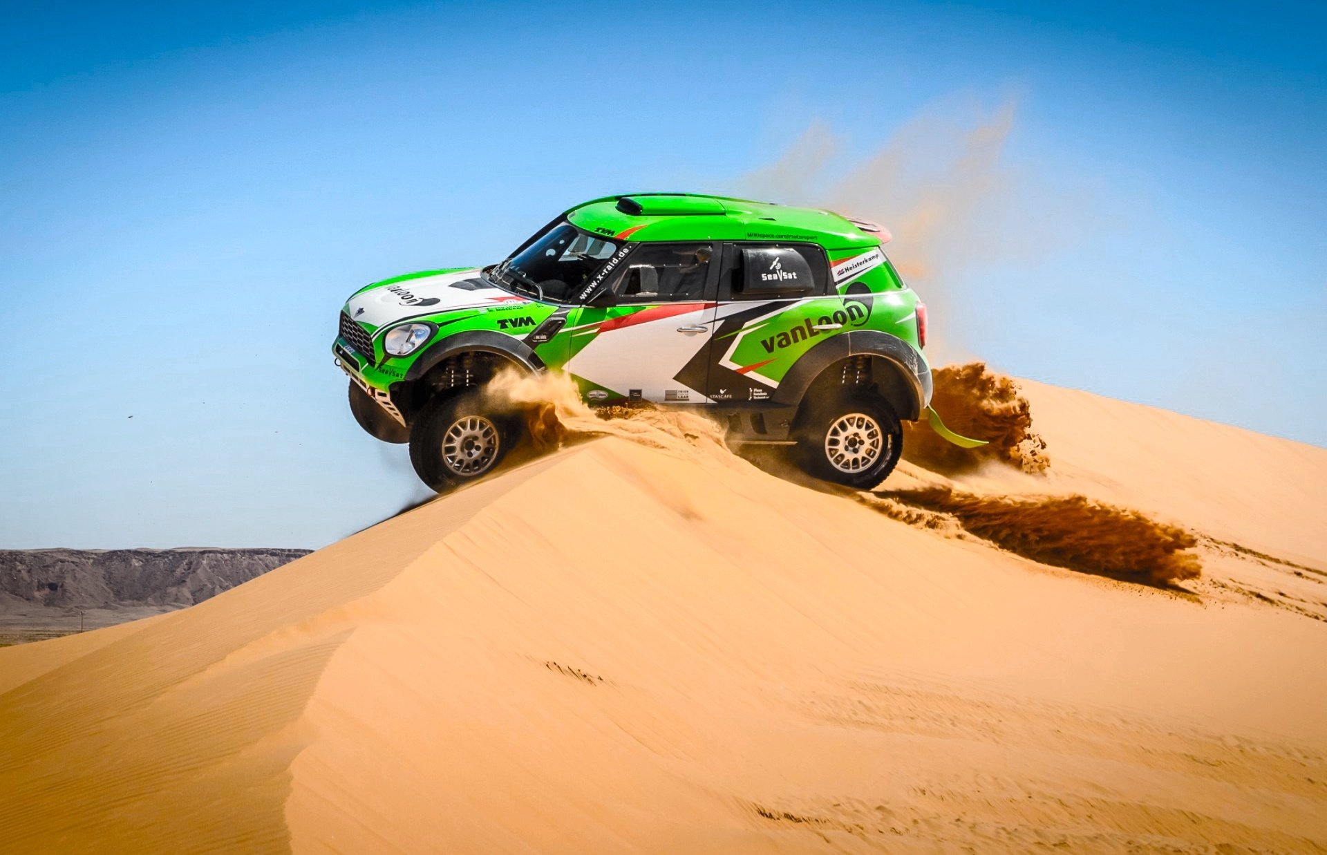 Thrilling Rally Race Across Golden Sand Dunes – High-Speed Sports Adventure