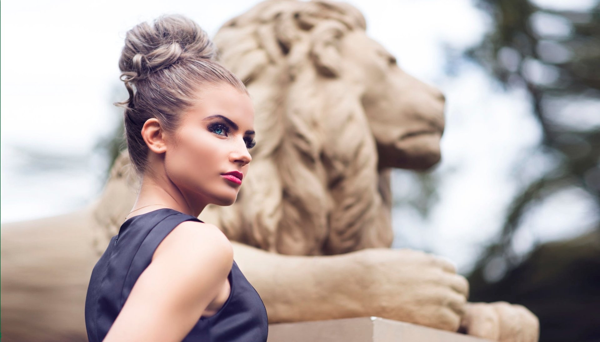 Download Depth Of Field Blue Eyes Woman Model HD Wallpaper