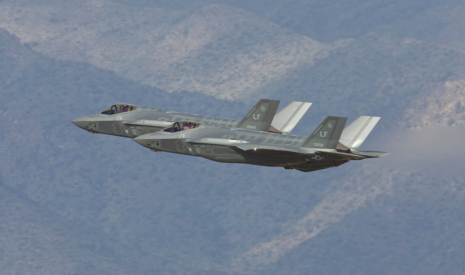 Download Warplane Aircraft Jet Fighter Military Lockheed Martin F-35 Lightning II HD Wallpaper