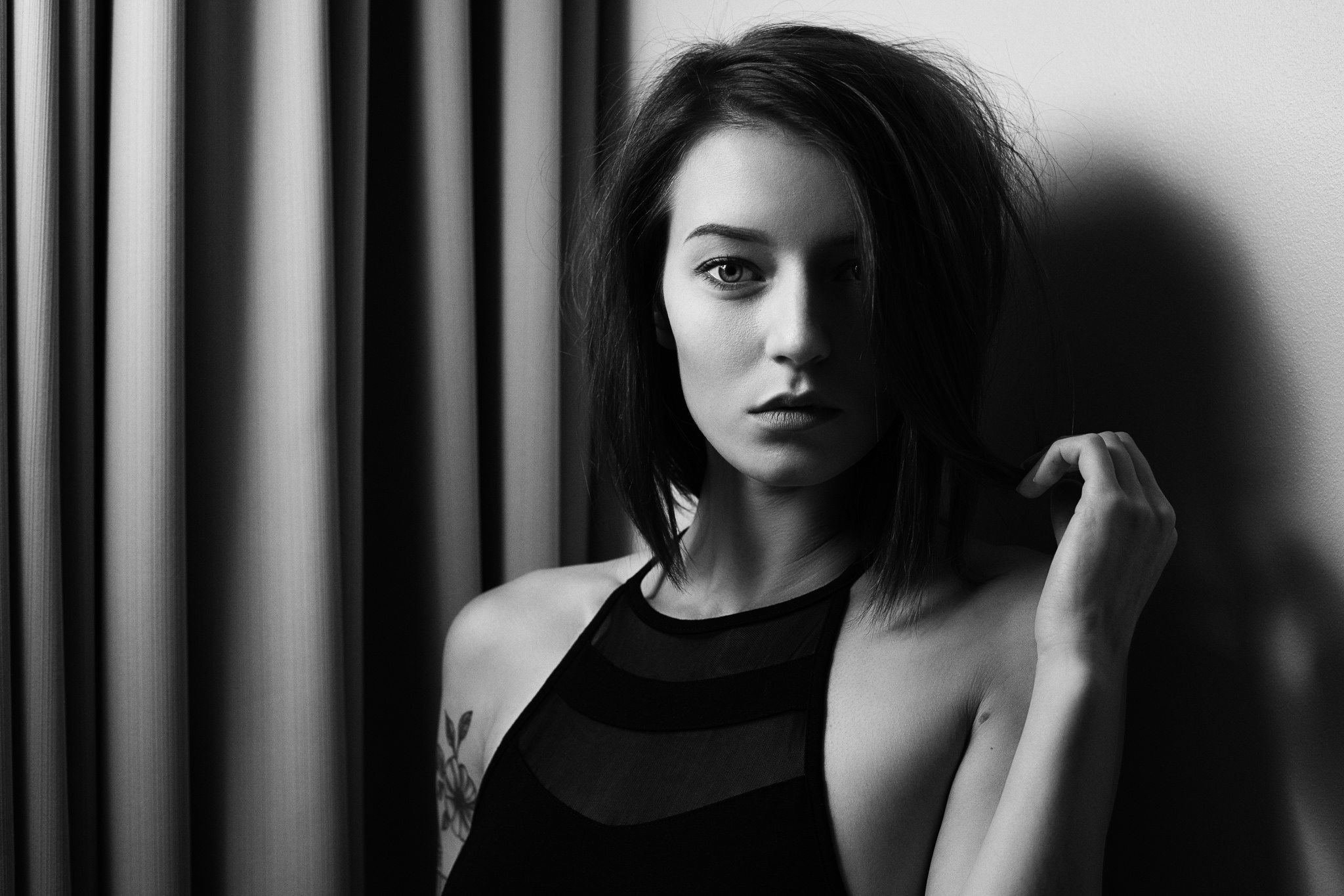 Download Short Hair Face Black & White Woman Model HD Wallpaper by ...