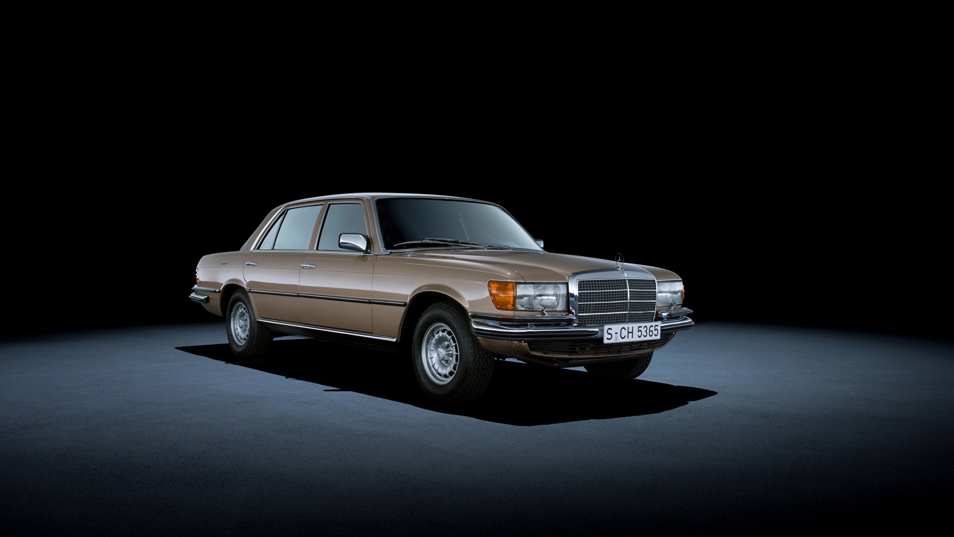Classic Mercedes-Benz Elegance – HD Vehicle Wallpaper