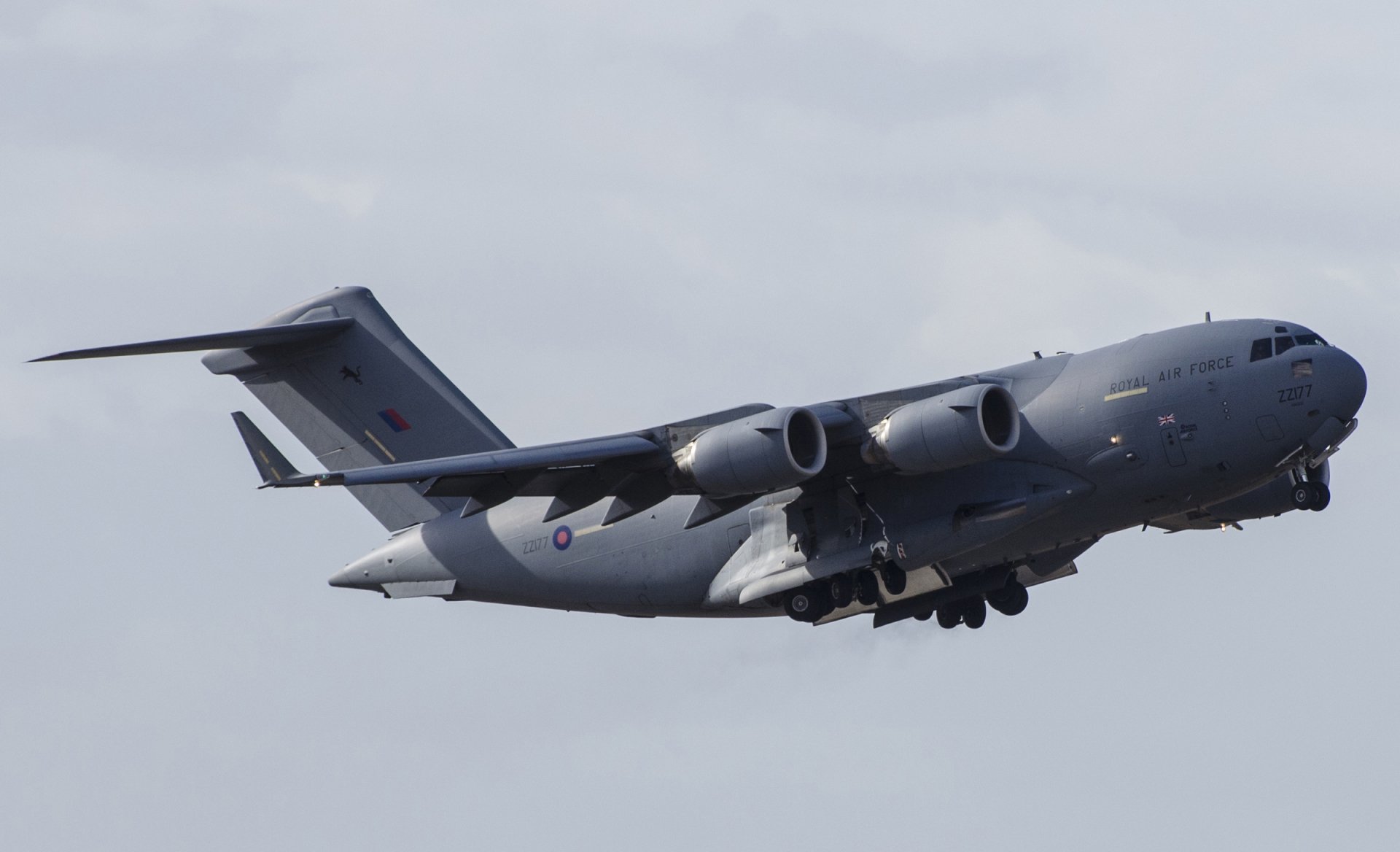 Boeing C-17 Globemaster III Military Transport Warplane HD Wallpaper