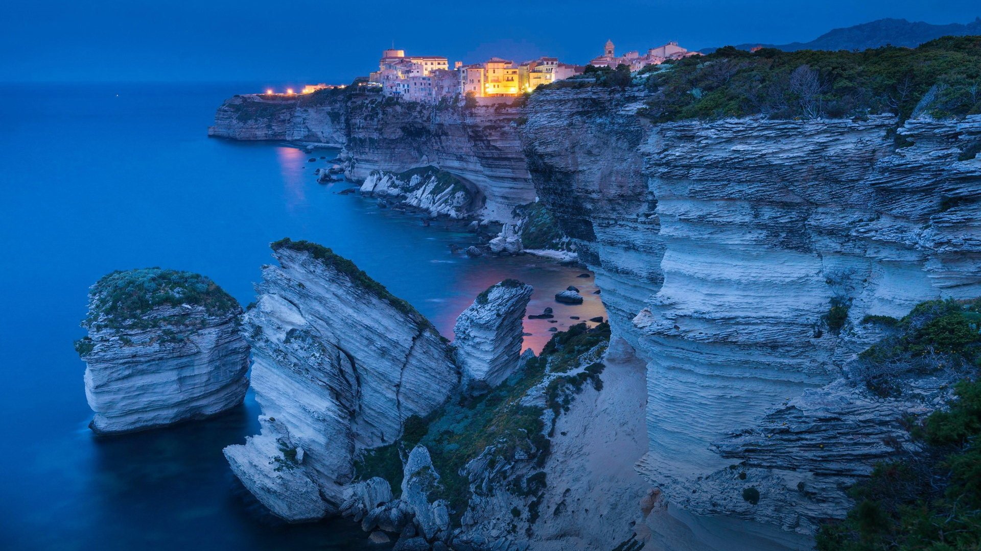 Stunning HD Coastline Photography: Twilight Cliffs and Seaside Glow