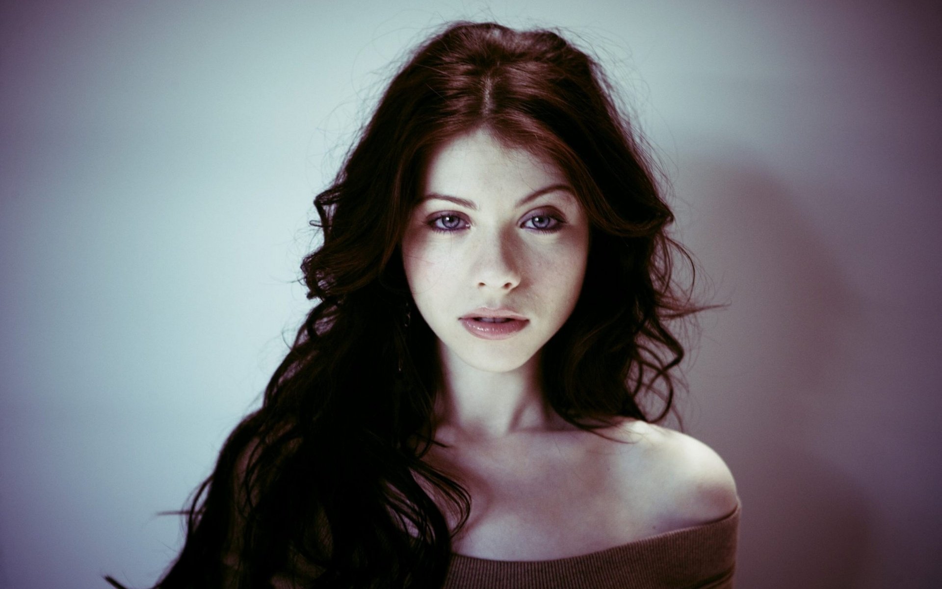 Download Actress Celebrity Michelle Trachtenberg HD Wallpaper