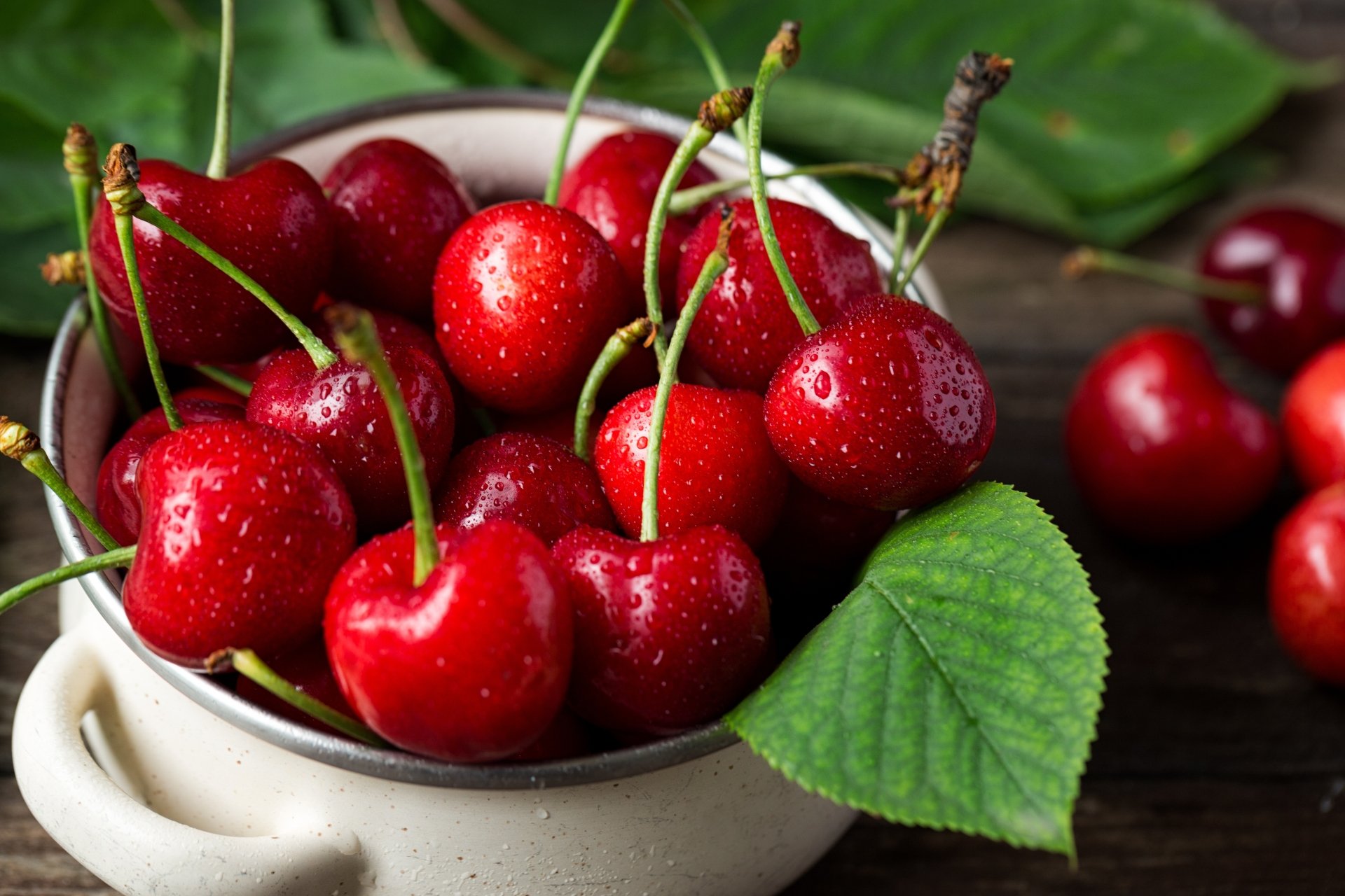 Ultra HD Cherry Delight: Fresh & Juicy Fruit Perfection | 5760x3840 ...