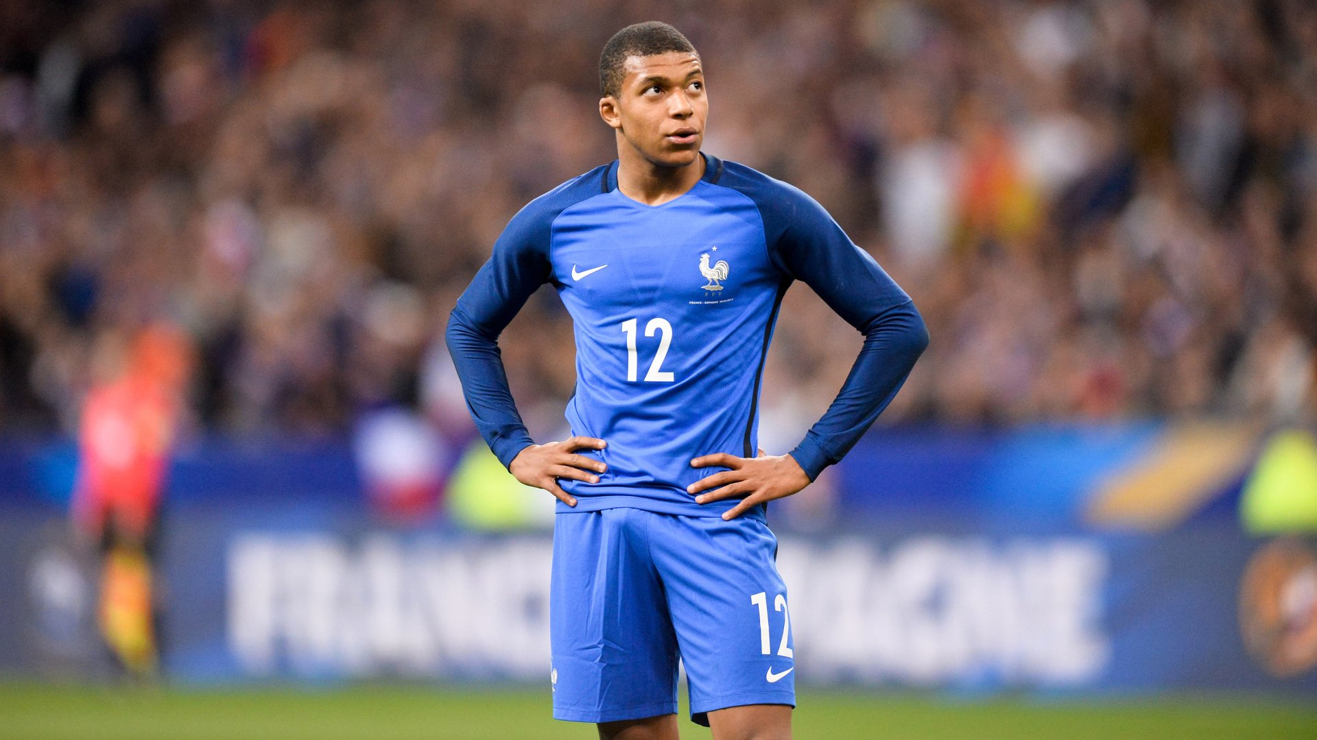 Kylian Mbappé in Action: French Soccer Star HD Wallpaper