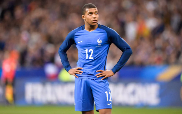 4K Ultra HD Wallpaper: Kylian Mbappé Shines with Real Madrid C.F ...