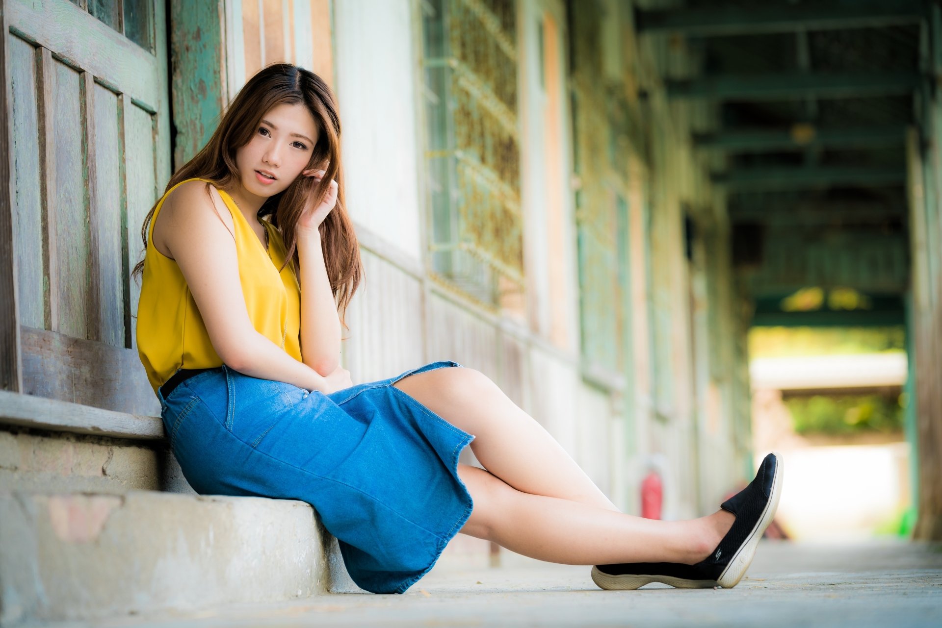 4K Ultra HD Portrait: Asian Brunette Model with Captivating Brown Eyes ...