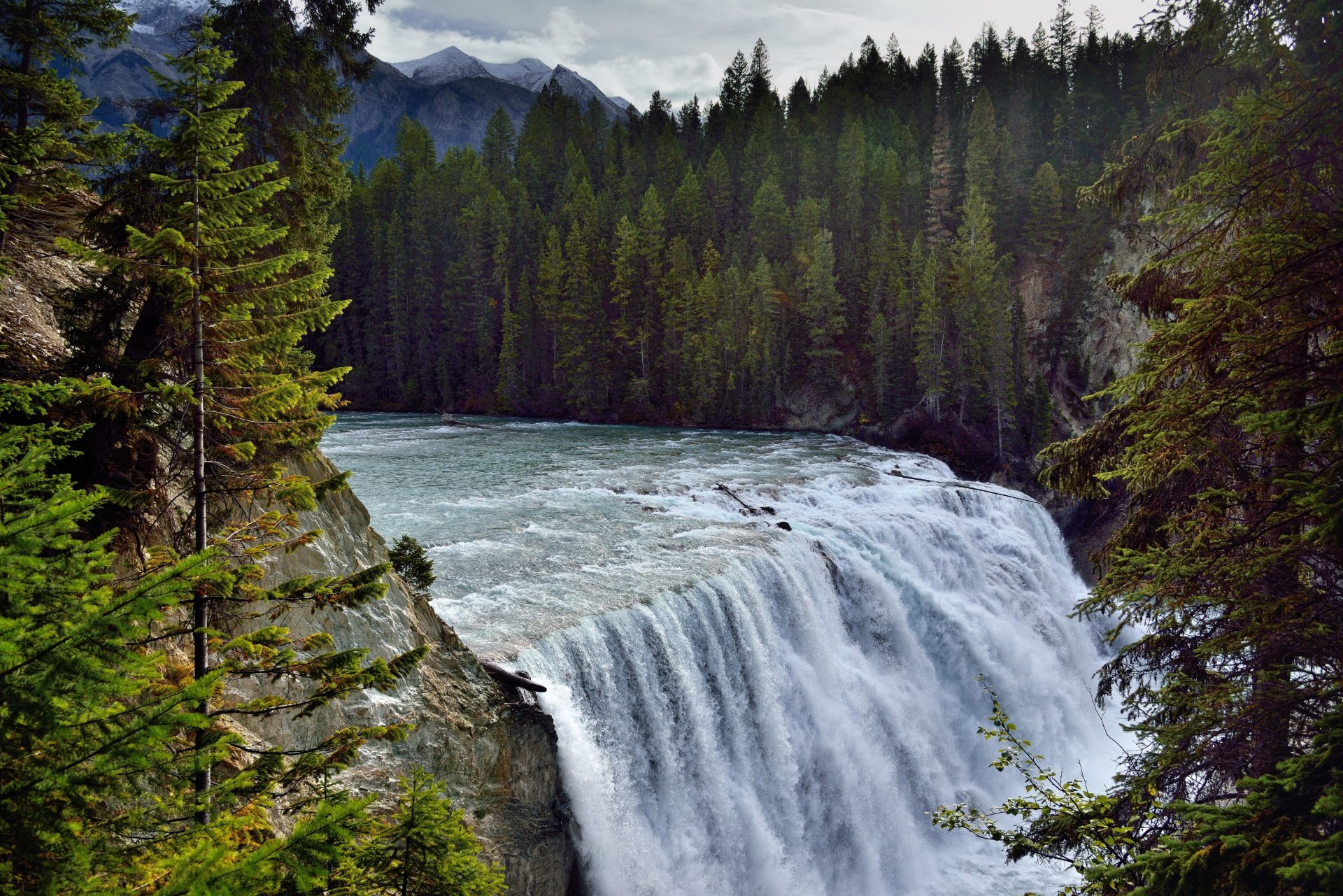 4K Ultra HD Forest Cascade: Majestic River Waterfall in Nature’s ...
