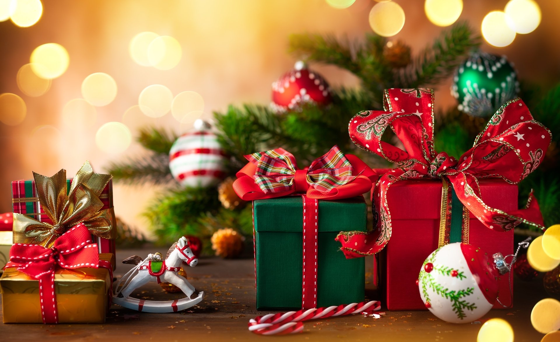 Festive Bokeh Gifts: 4K Ultra HD Christmas Holiday Magic | 5616x3432 ...