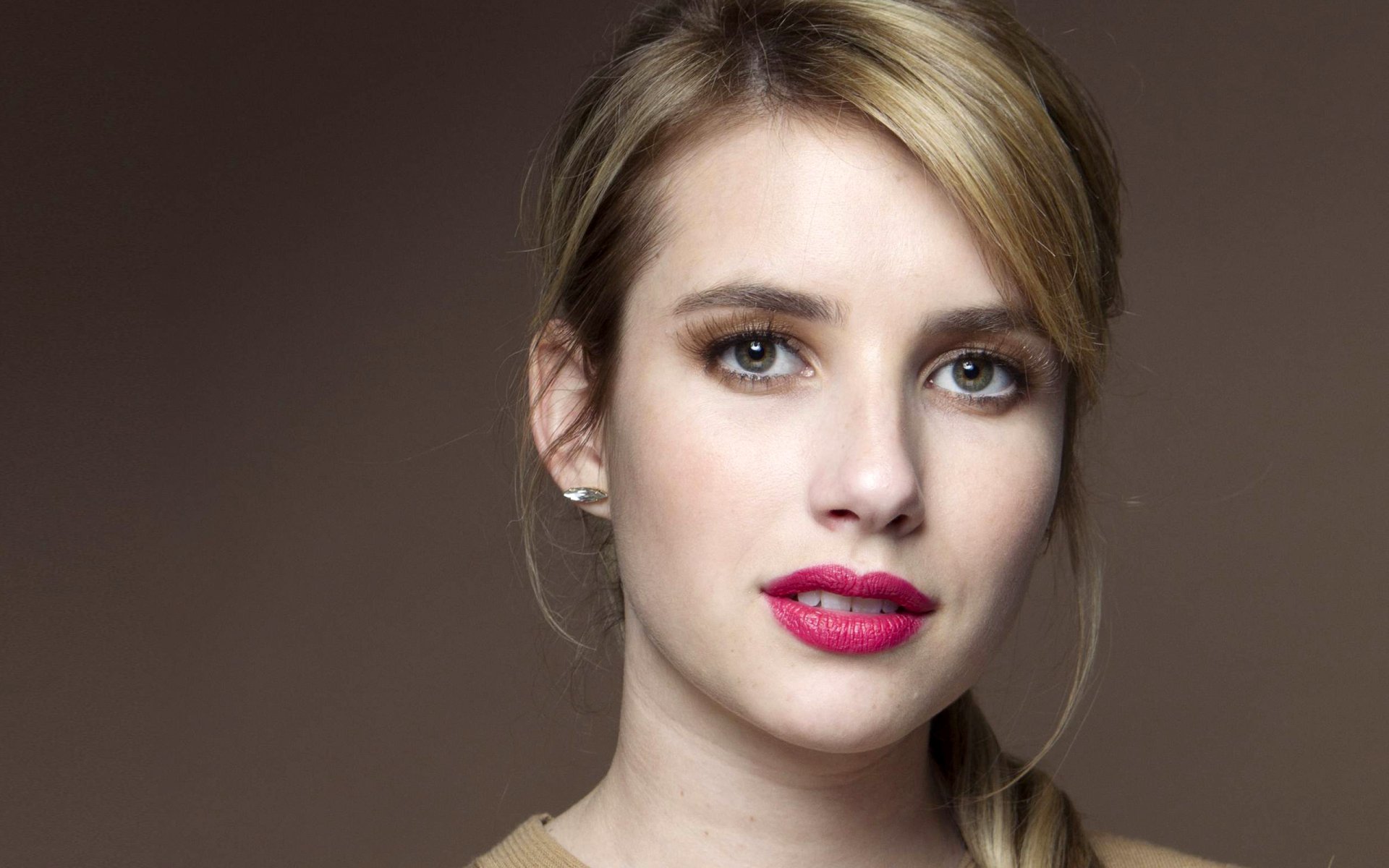 Emma Roberts HD Celebrity Portrait Wallpaper